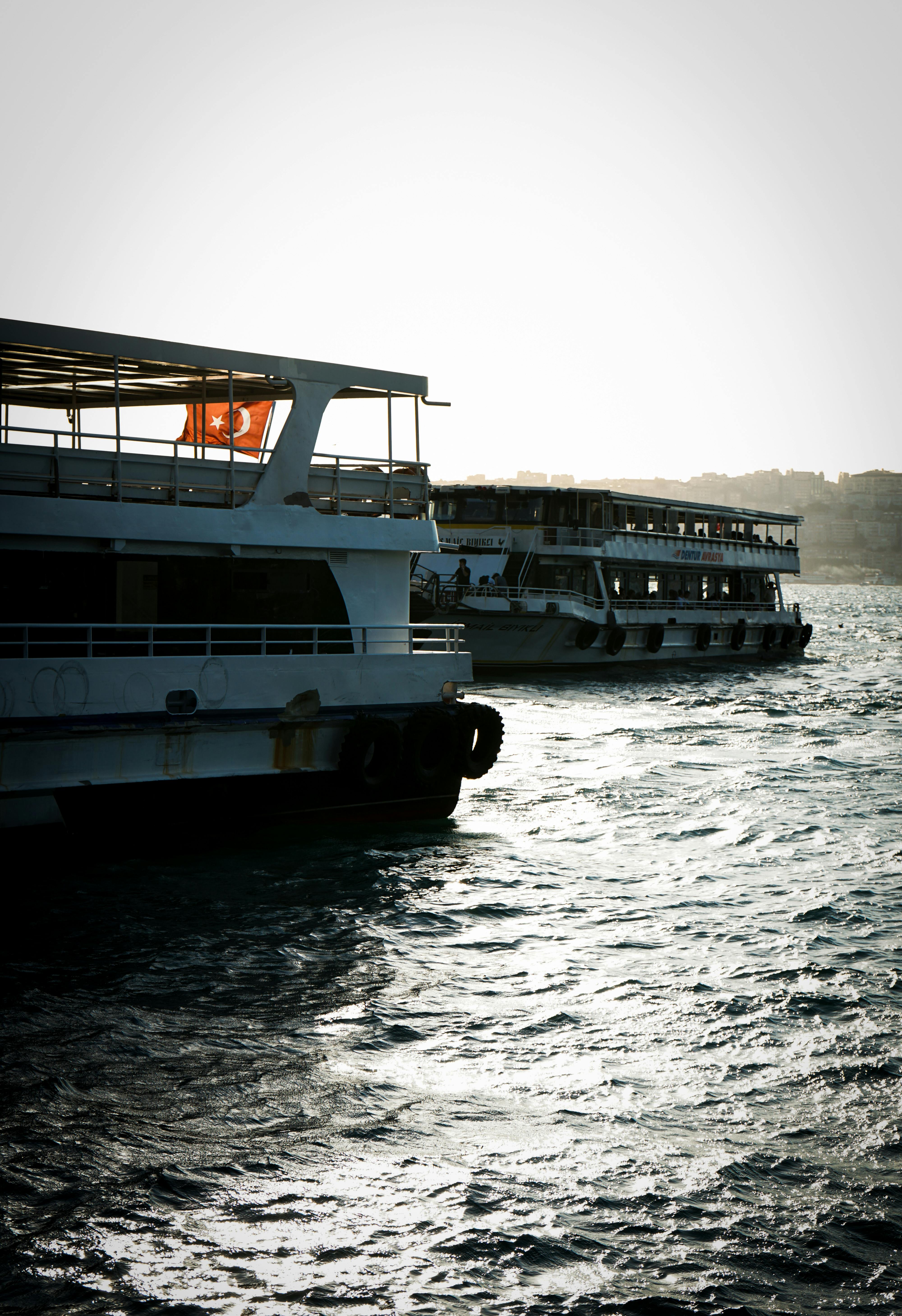 Ferries on the Bosphorus Strait in Istanbul, Turkey · Free Stock Photo