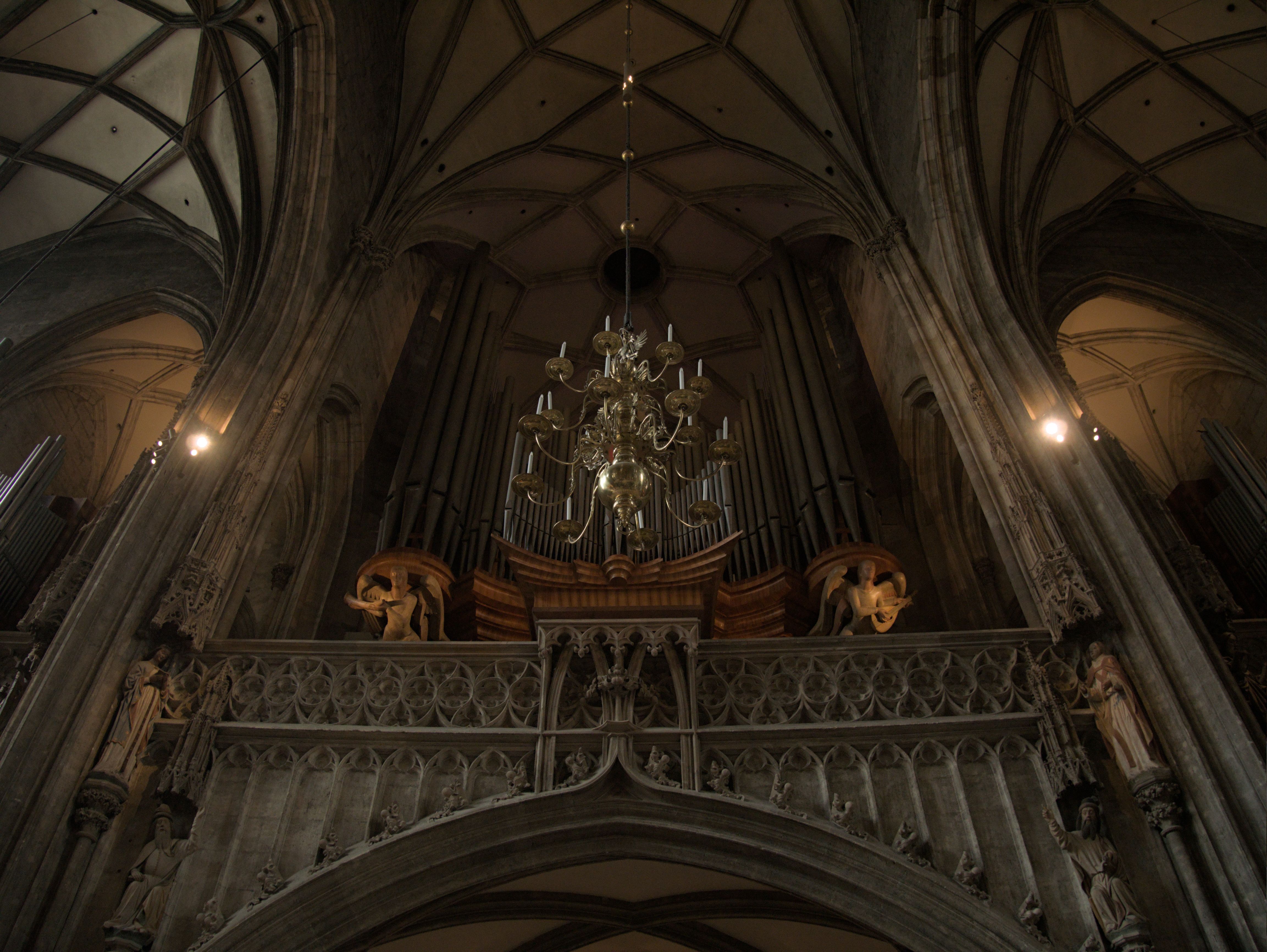 Grand Pipe Organ in Historical Church Setting · Free Stock Photo