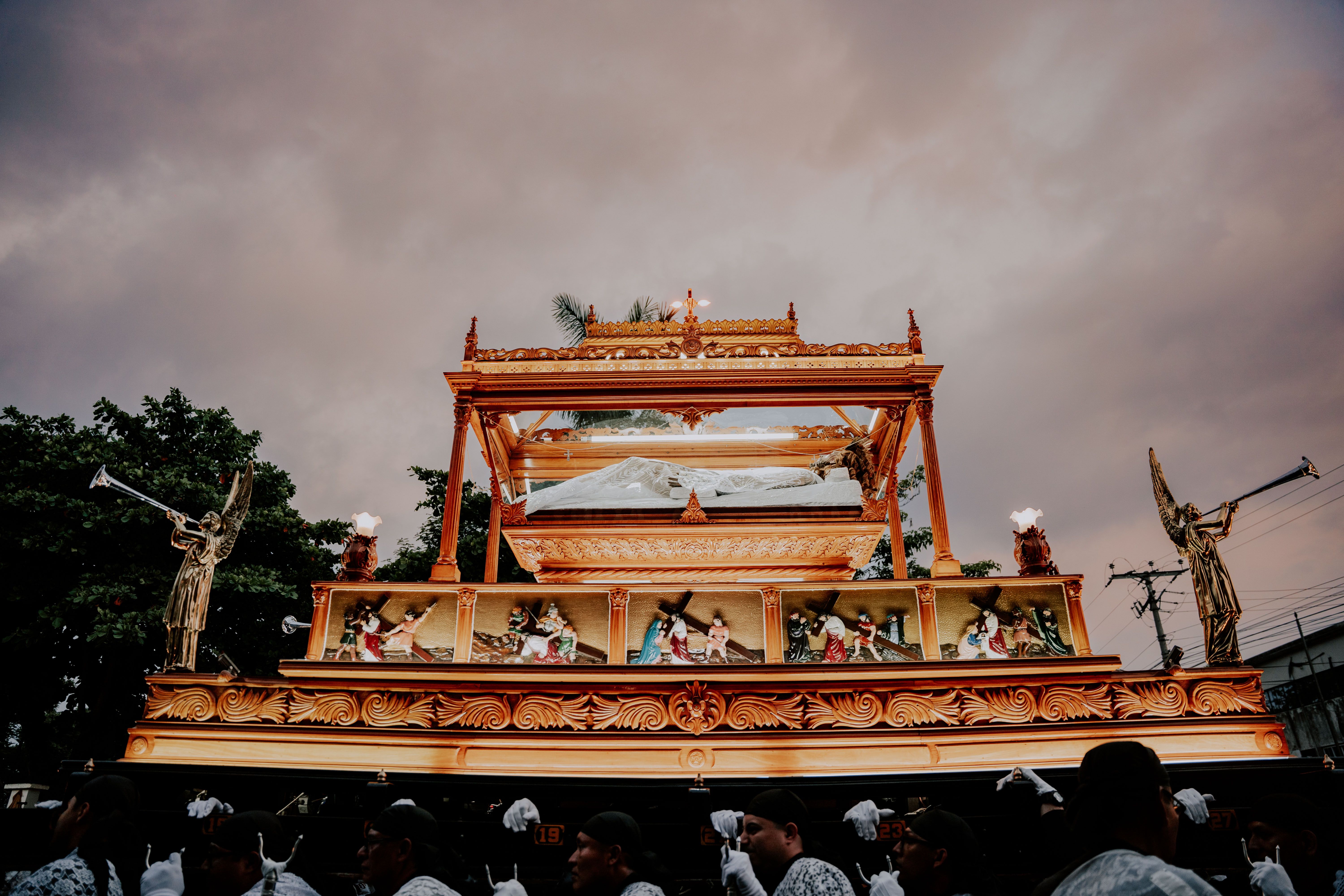 Cloud over Ornamented Altar · Free Stock Photo