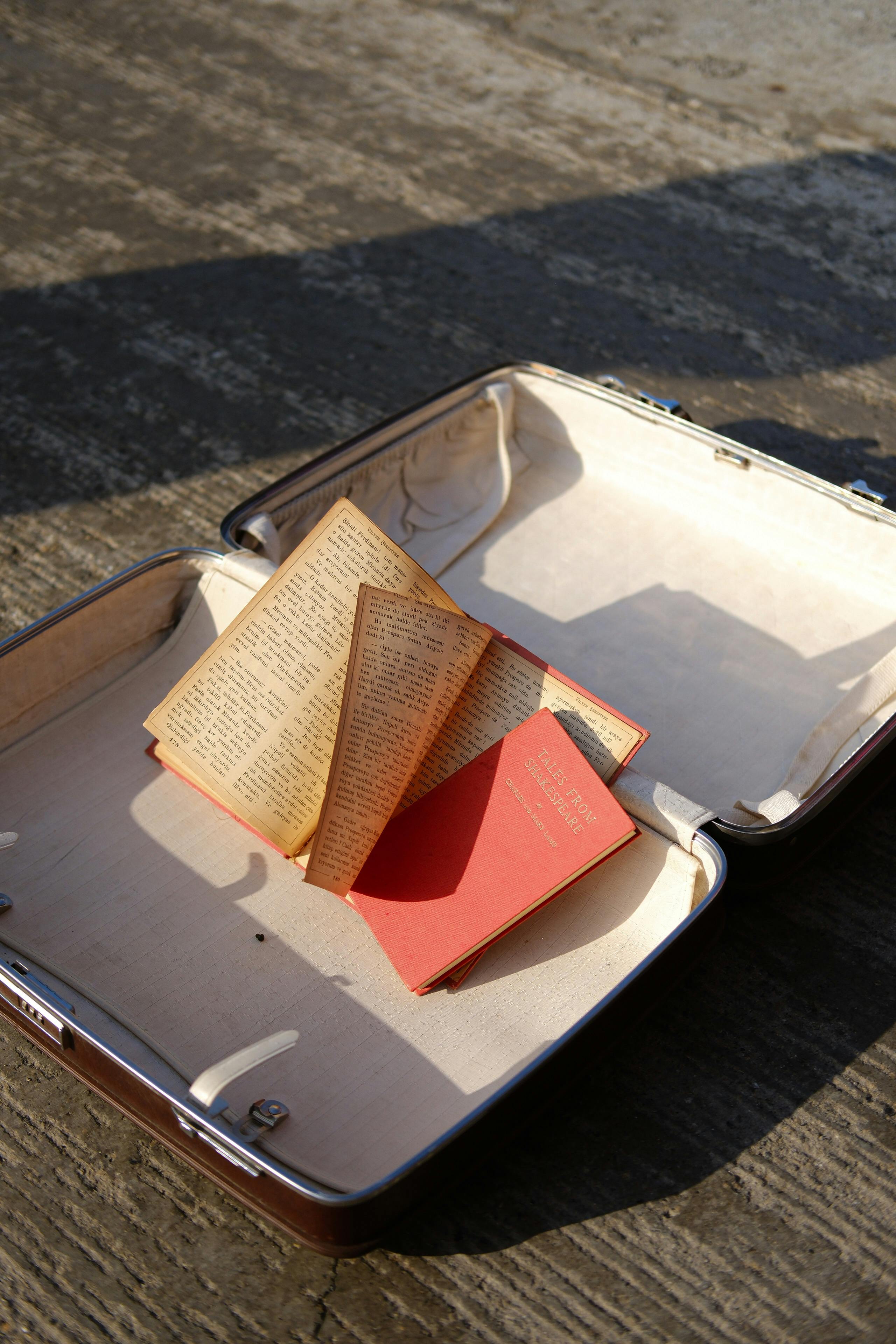 Open Suitcase Photos, Download The BEST Free Open Suitcase Stock Photos ...