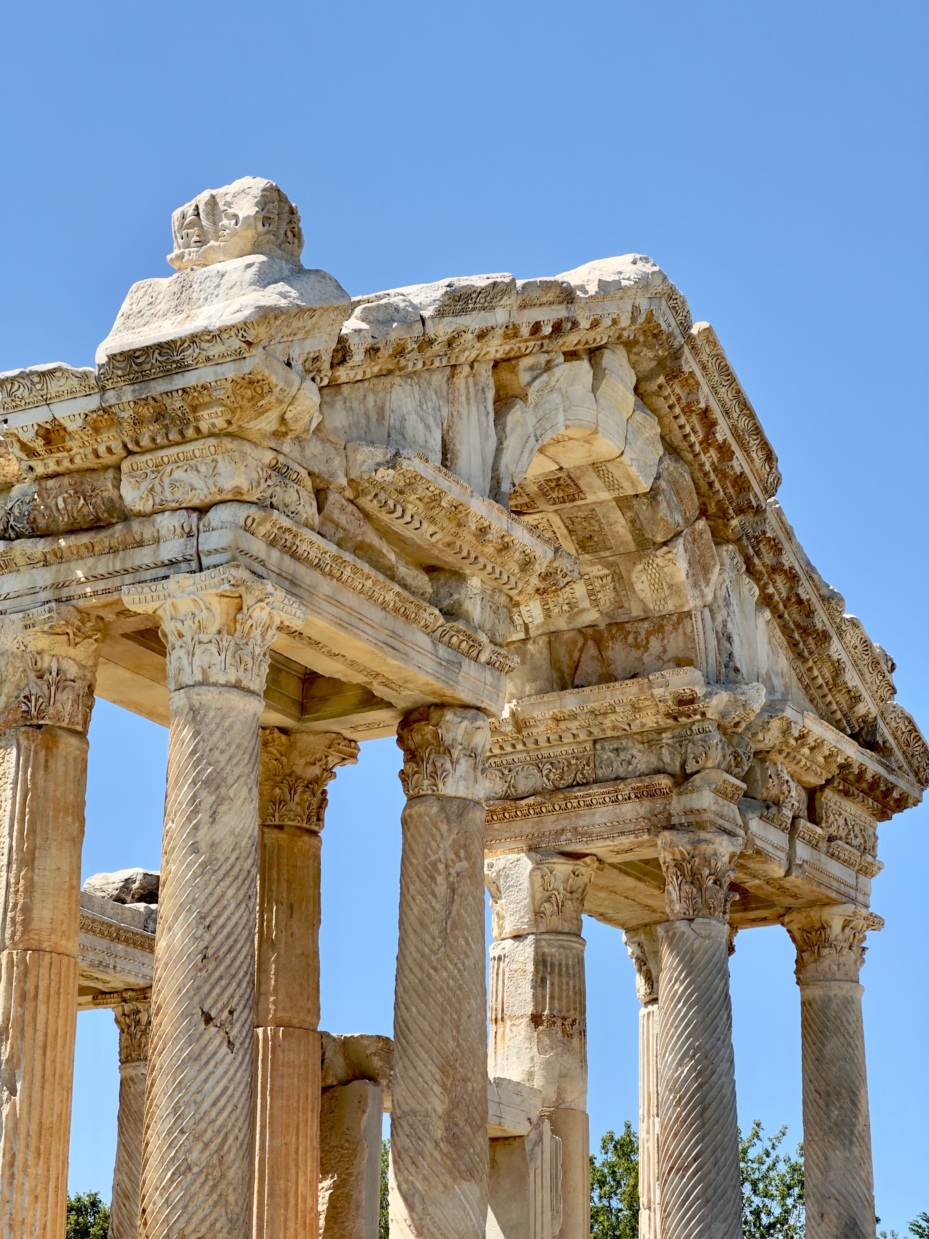 Columns in Traditional Indian Ancient Building · Free Stock Photo