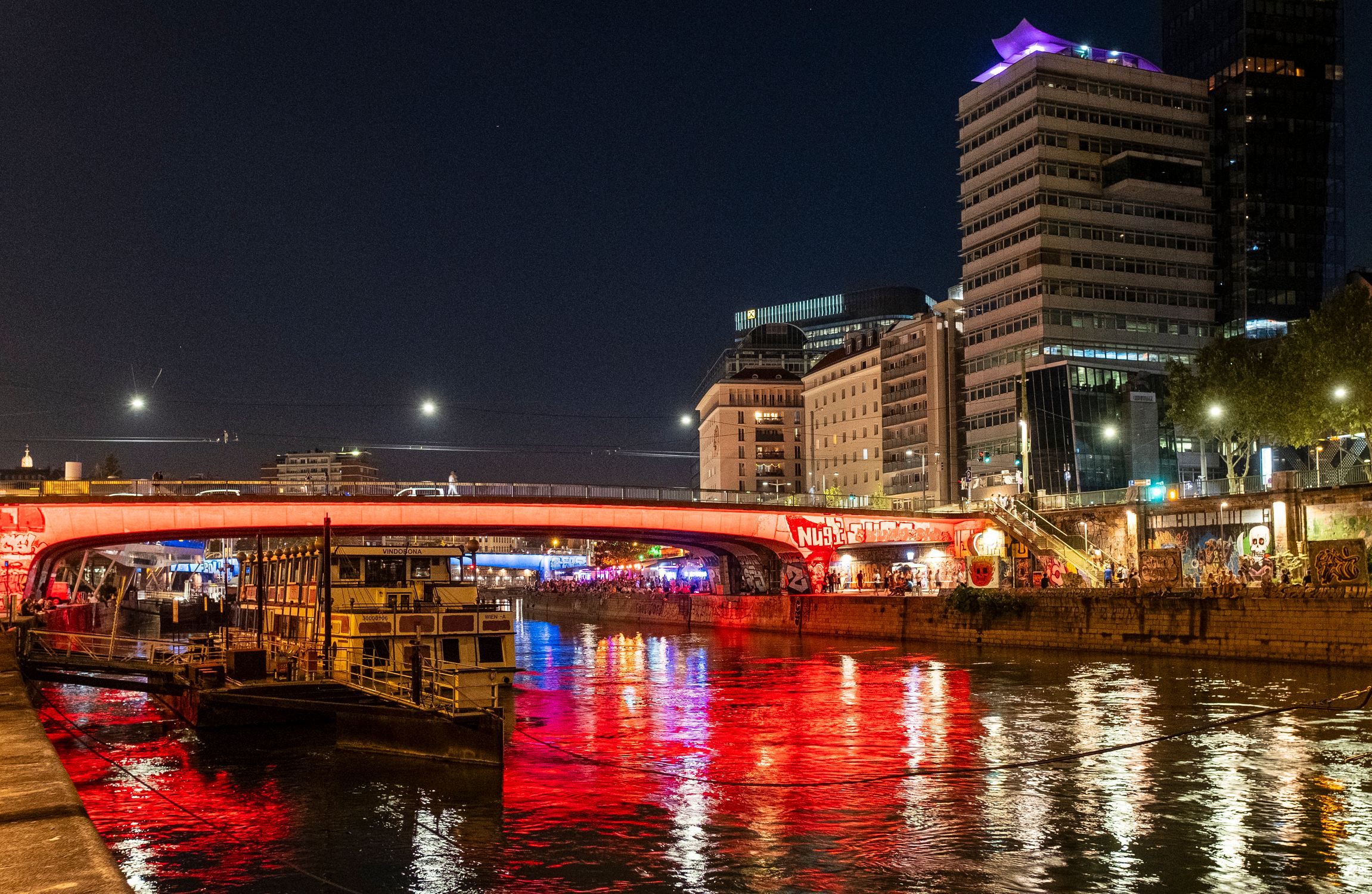 Donaukanal In Vienna At Night Free Stock Photo donaukanal-in-vienna-at-night-free-stock-photo