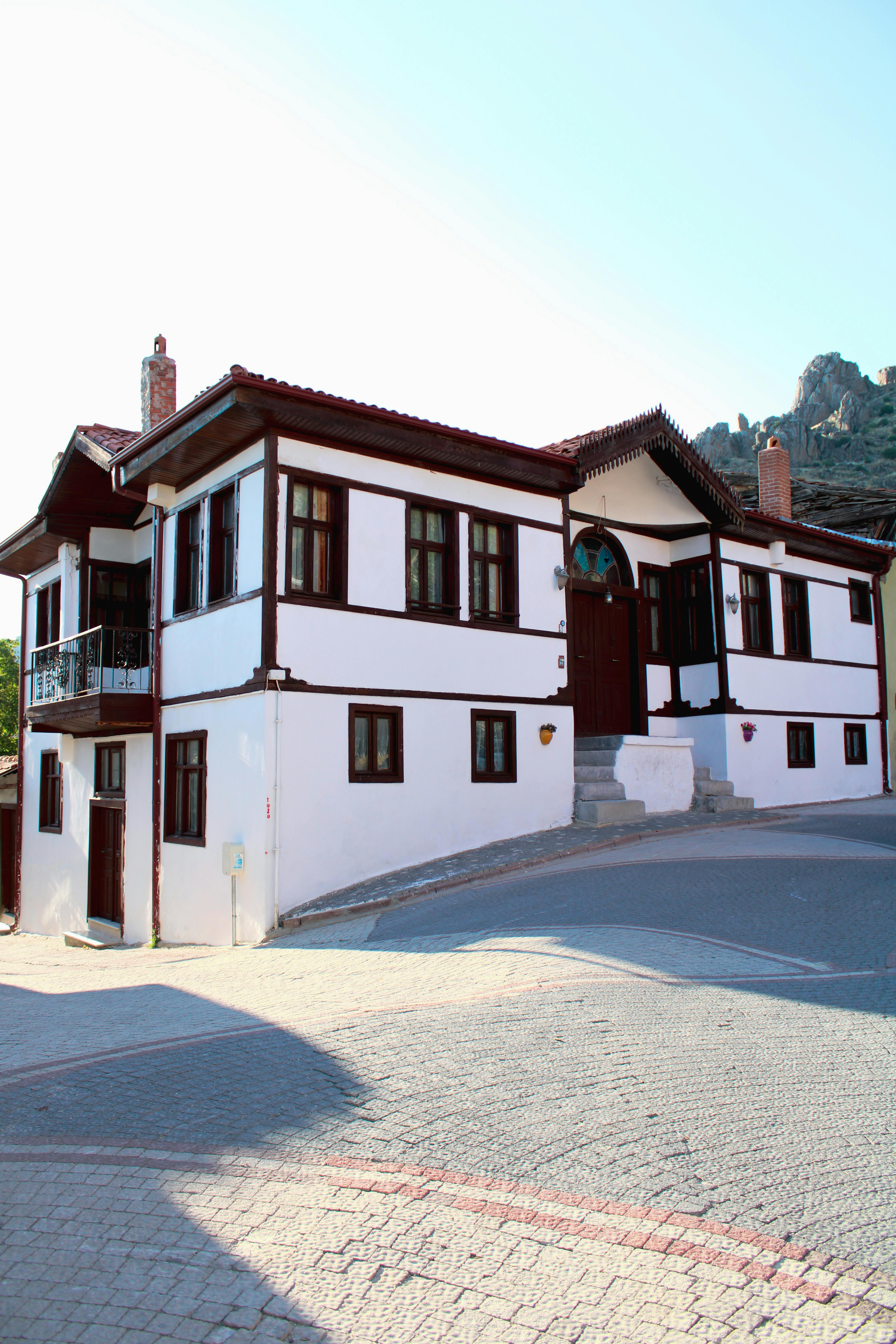 Street House Photos, Download The BEST Free Street House Stock Photos ...