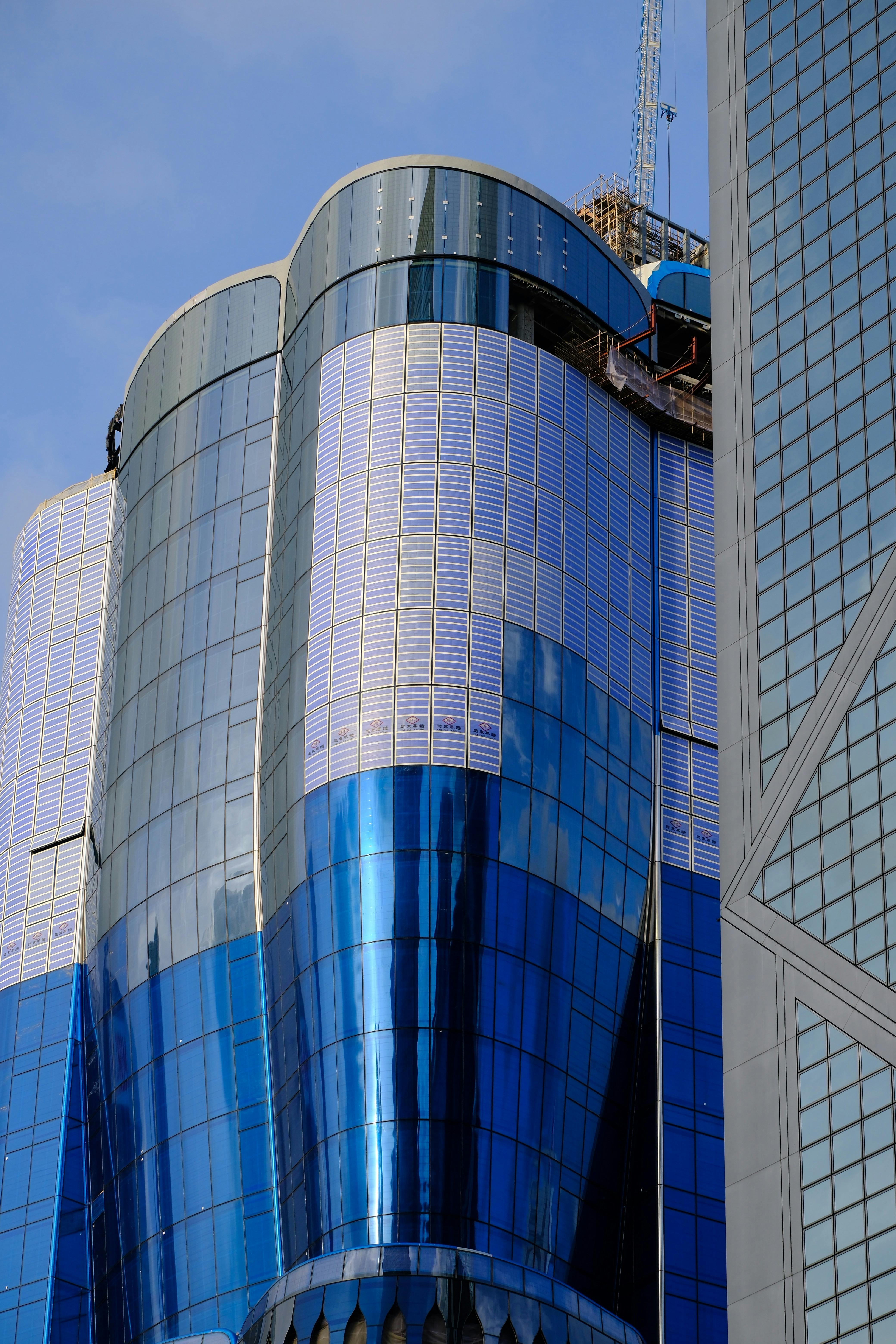 Closeup of a Modern Tall Building · Free Stock Photo