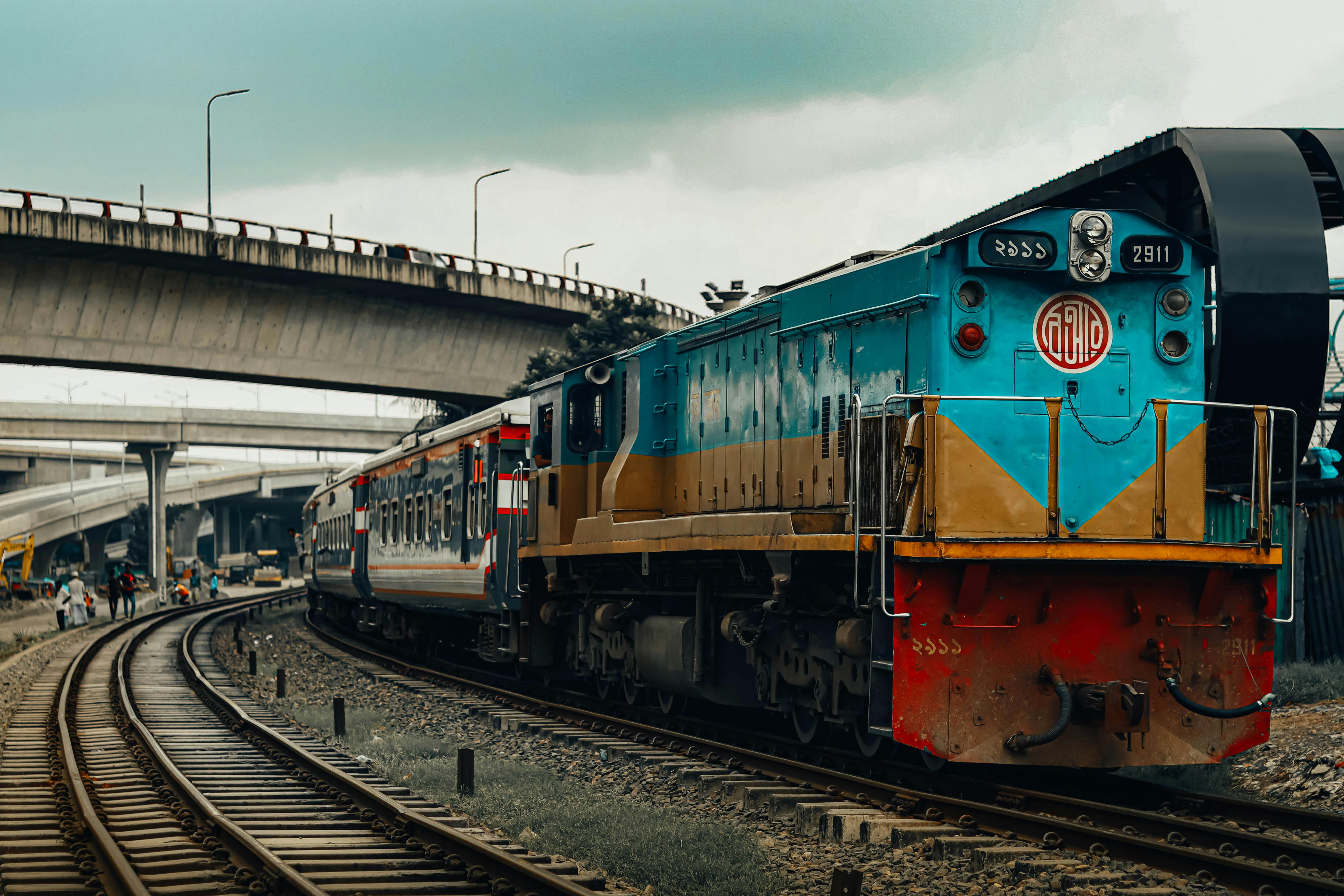 Train Pulling Passenger Cars · Free Stock Photo