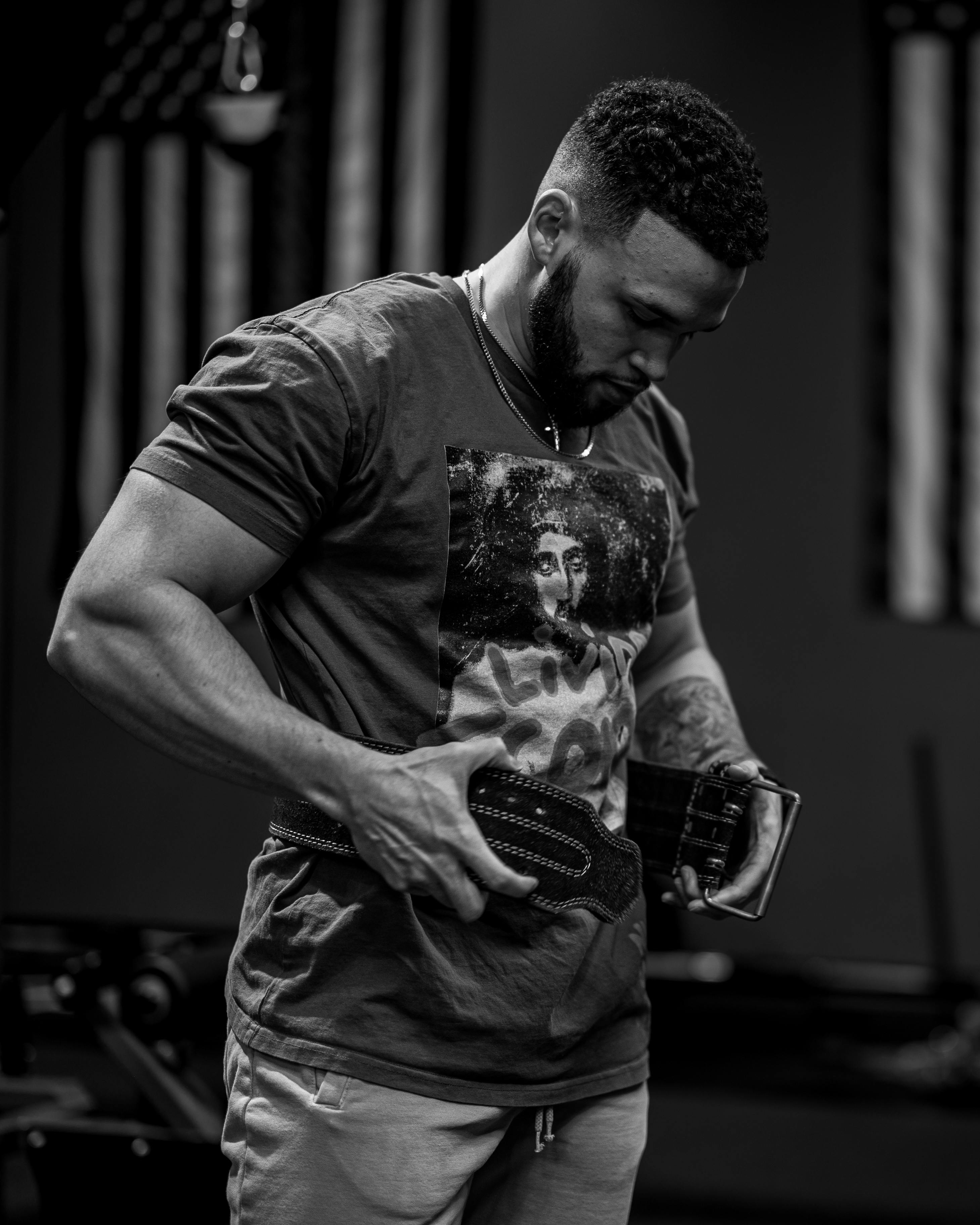 Bodybuilder in T-shirt · Free Stock Photo