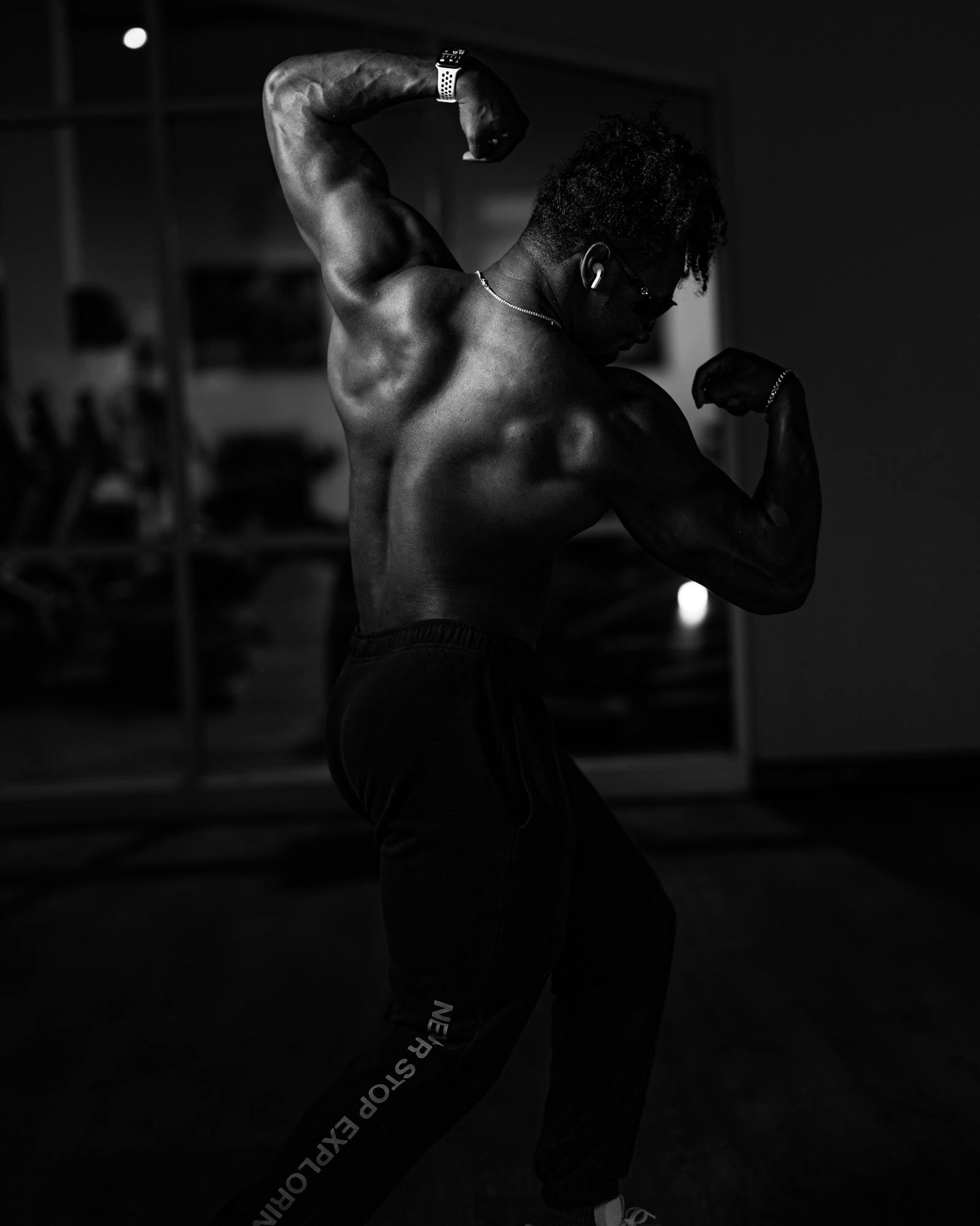 Bodybuilder Flexing Photos, Download The BEST Free Bodybuilder Flexing ...