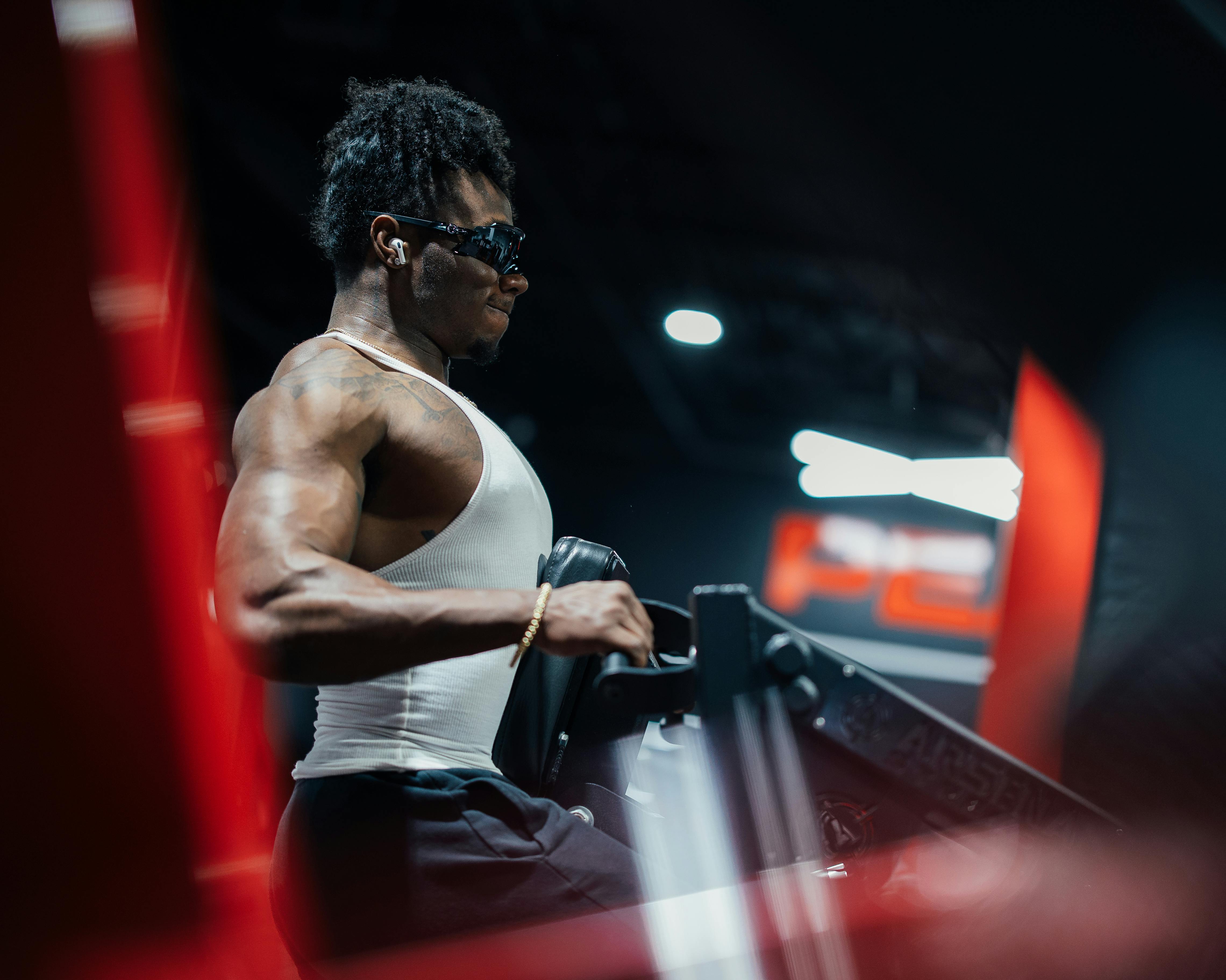 Muscular Man Photos, Download The BEST Free Muscular Man Stock Photos ...