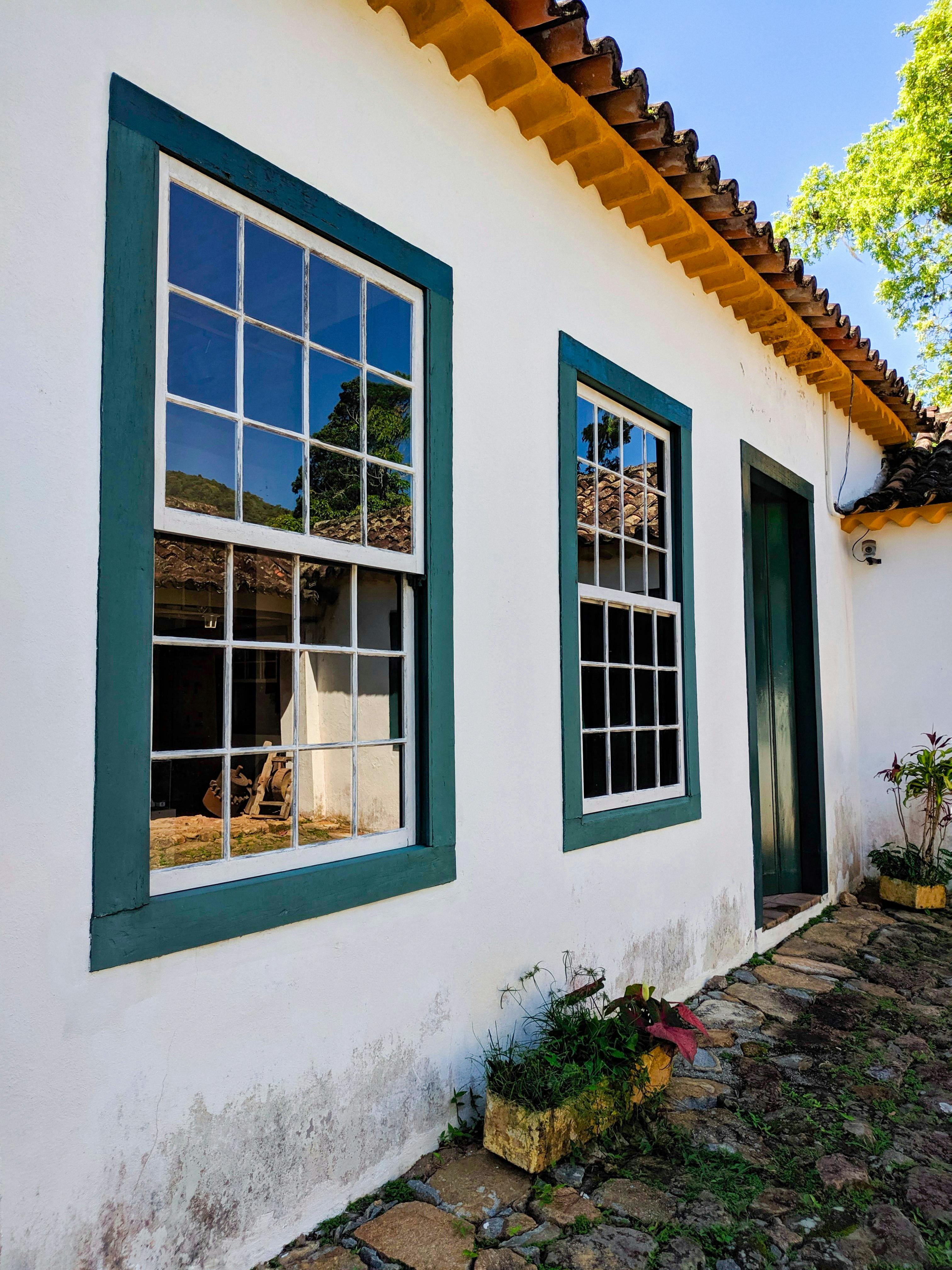 Hung Divided Windows of Rural House · Free Stock Photo