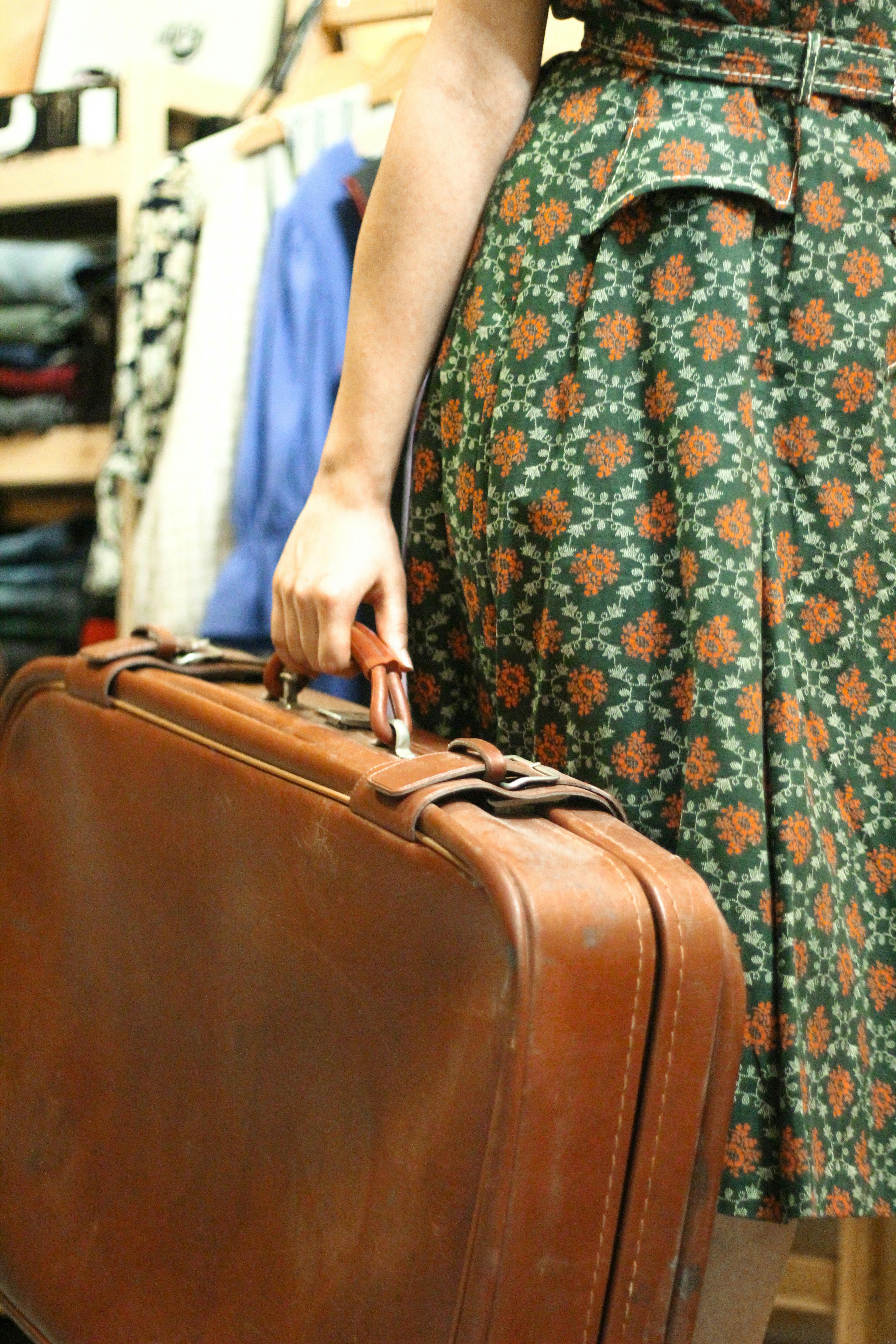 Sophisticated Woman Carrying Luggage Comic Photos, Download The BEST Free Sophisticated Woman ...