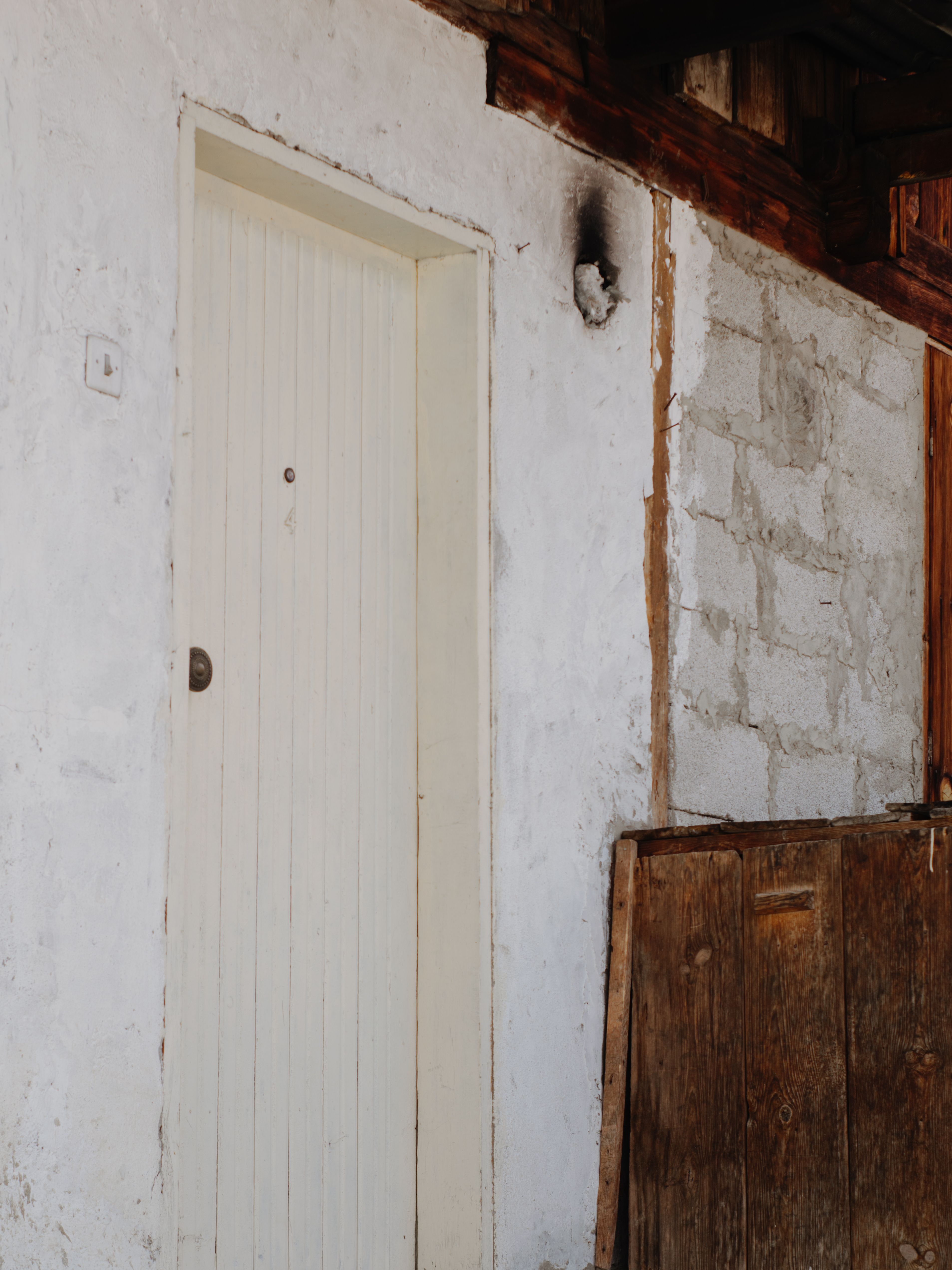 Photograph of a Neglected House · Free Stock Photo