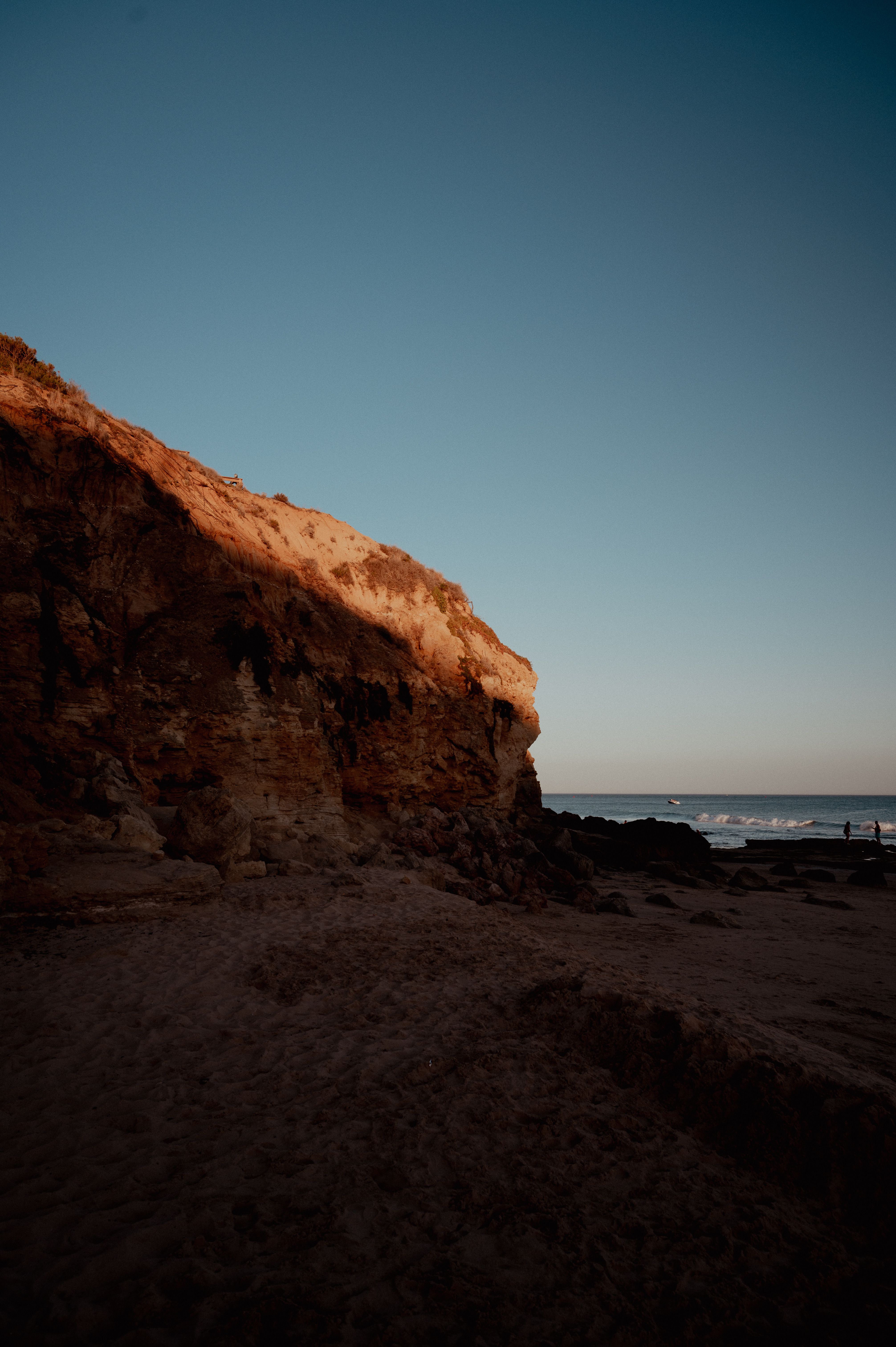 Cliff by the Shore in a Shadow · Free Stock Photo