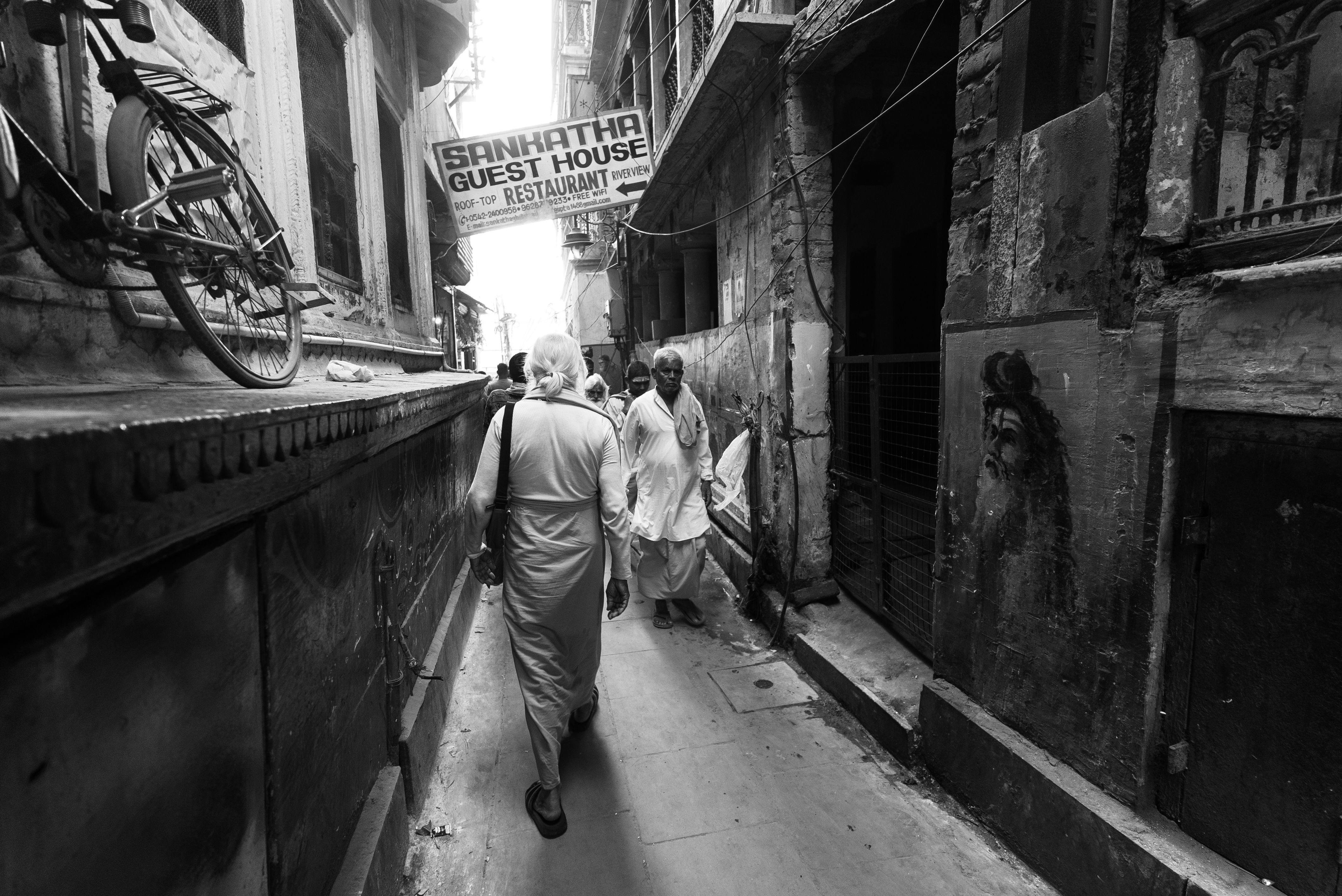 People Walking in a Narrow Alley in India in Black and White · Free ...