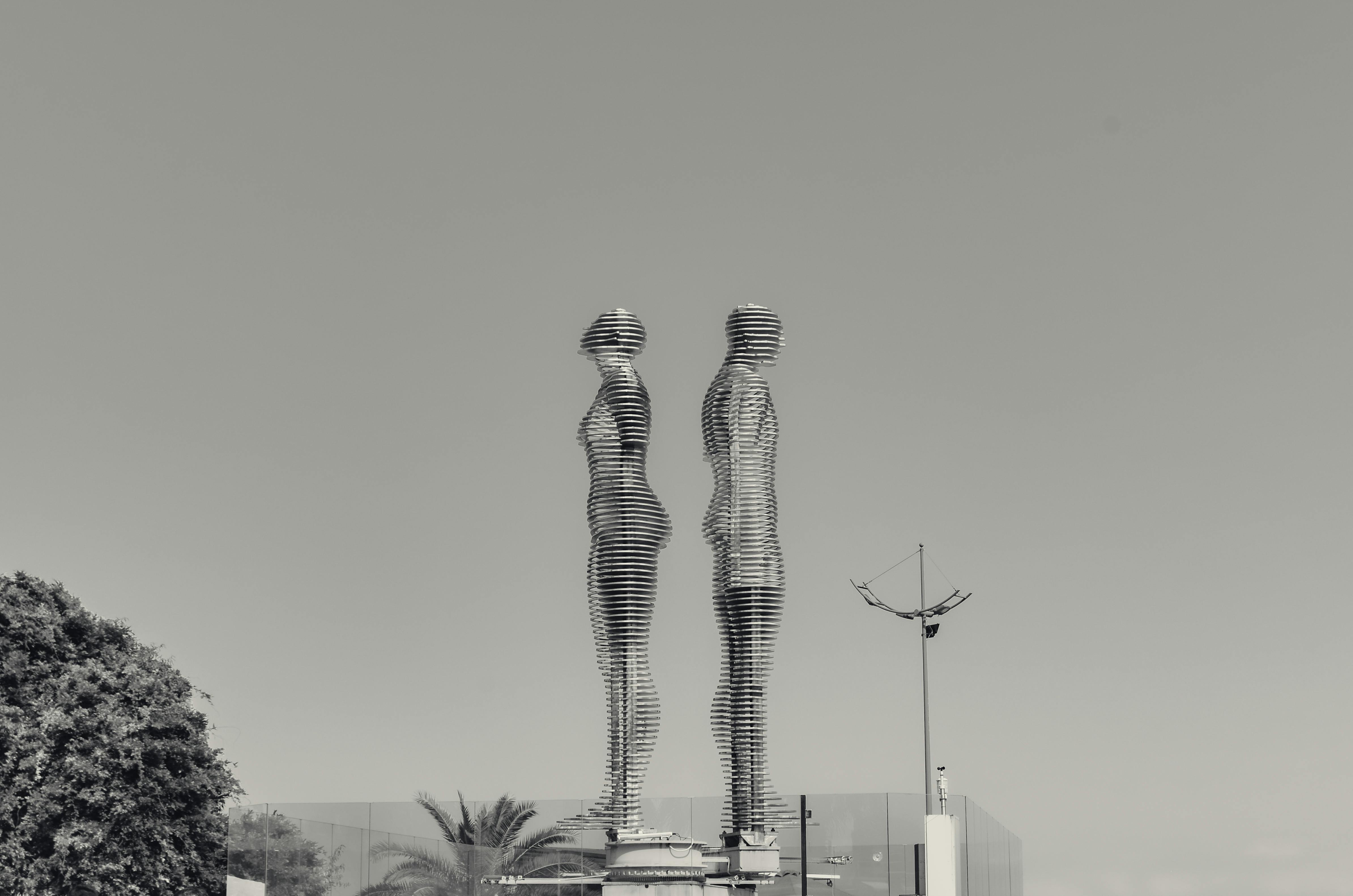 Futuristic Statue in Black and White · Free Stock Photo