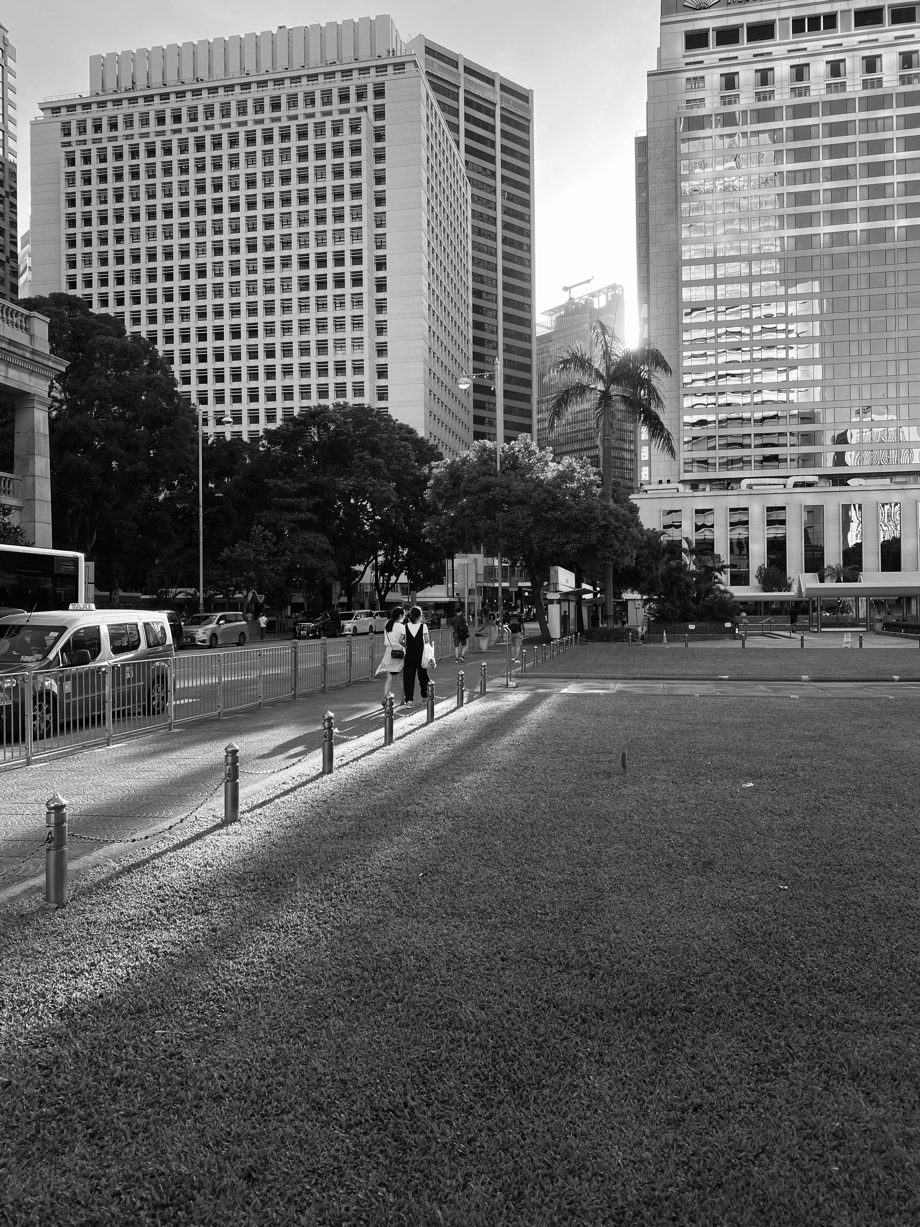 Couple Walking on a Street in Rio in Black and White · Free Stock Photo