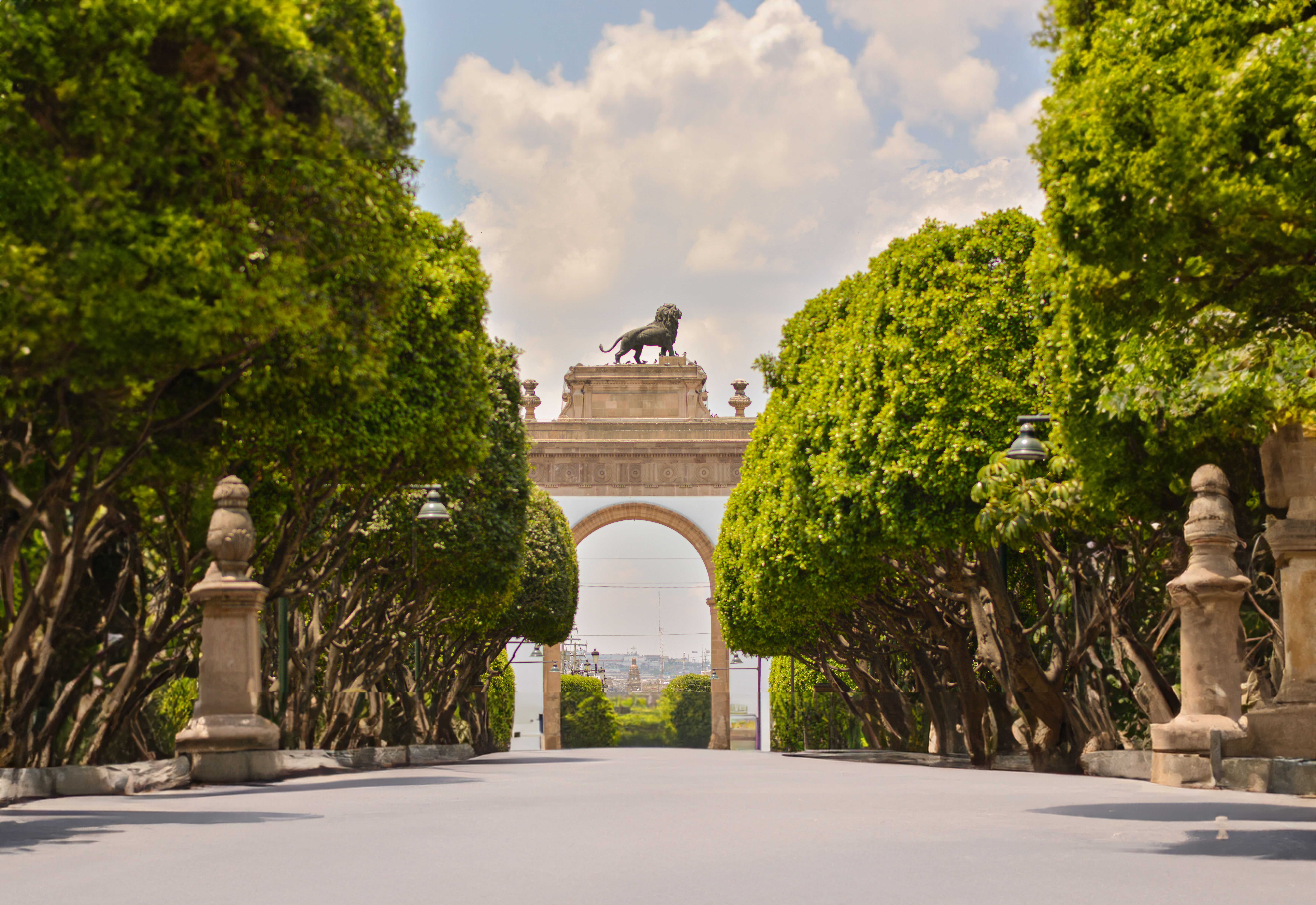 Triumphal Arch of the Causeway of the Heroes in Leon in Mexico · Free ...