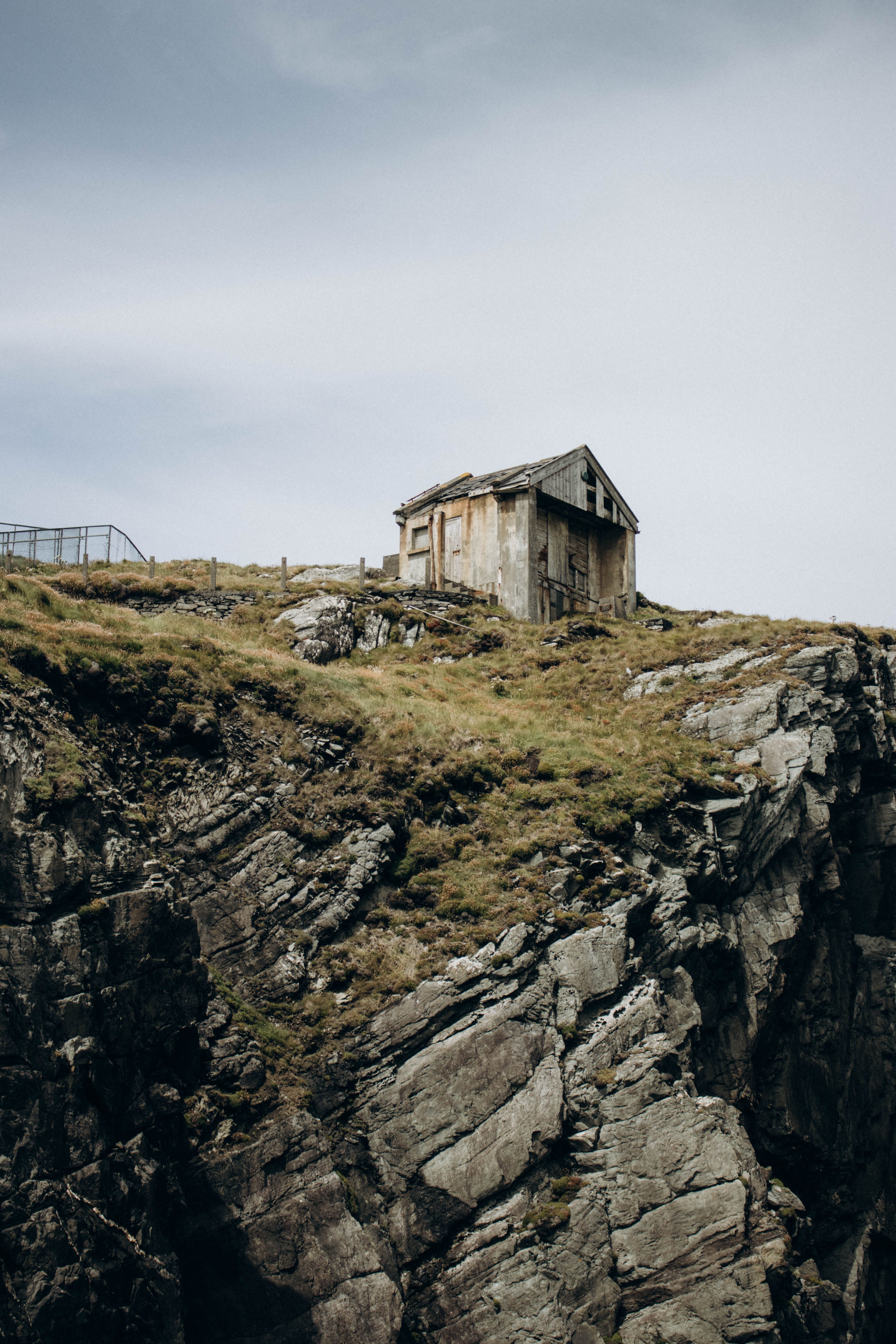 Wooden Cottage at Rocky Cliff · Free Stock Photo