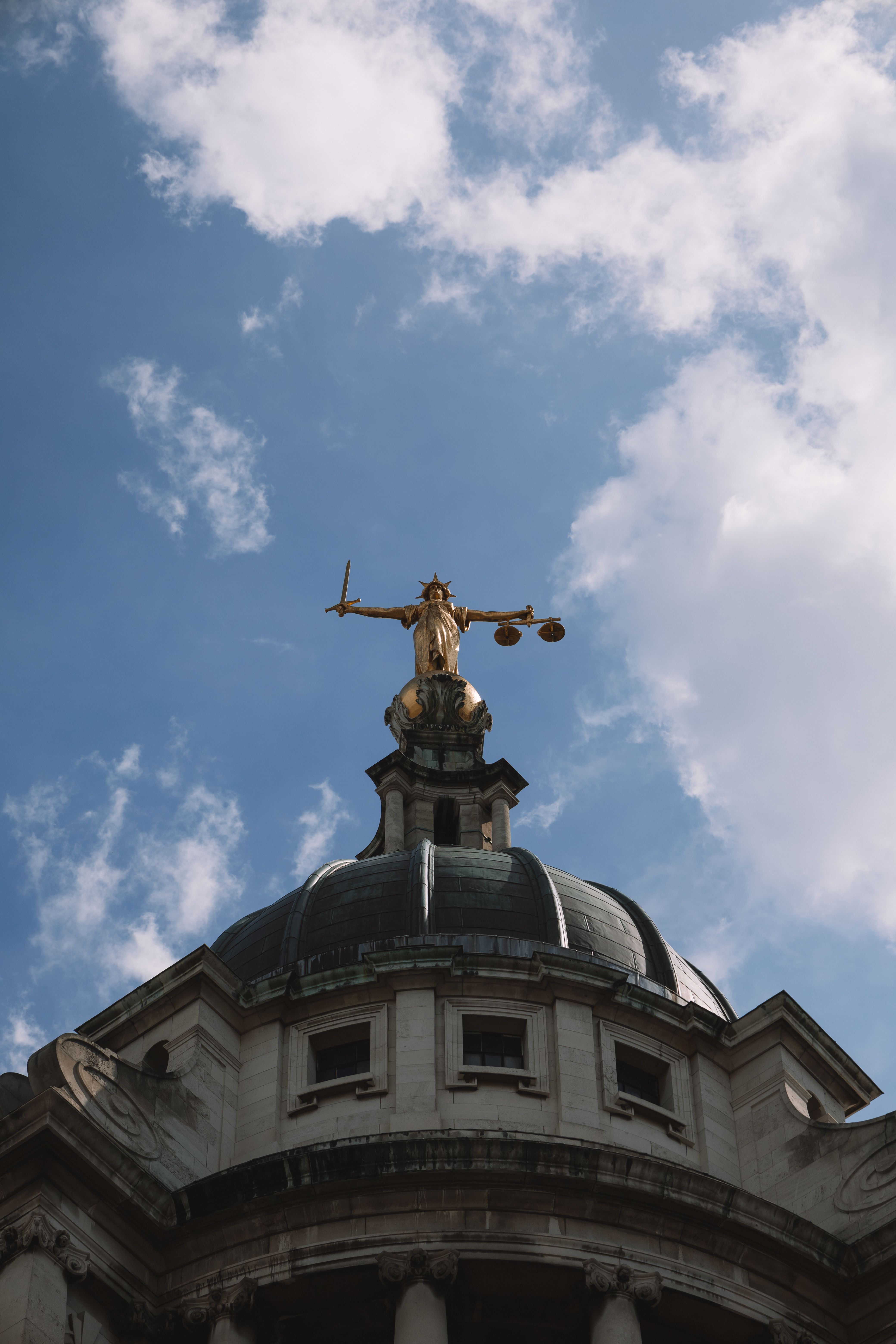 Sculpture on Top of Central Criminal Court · Free Stock Photo