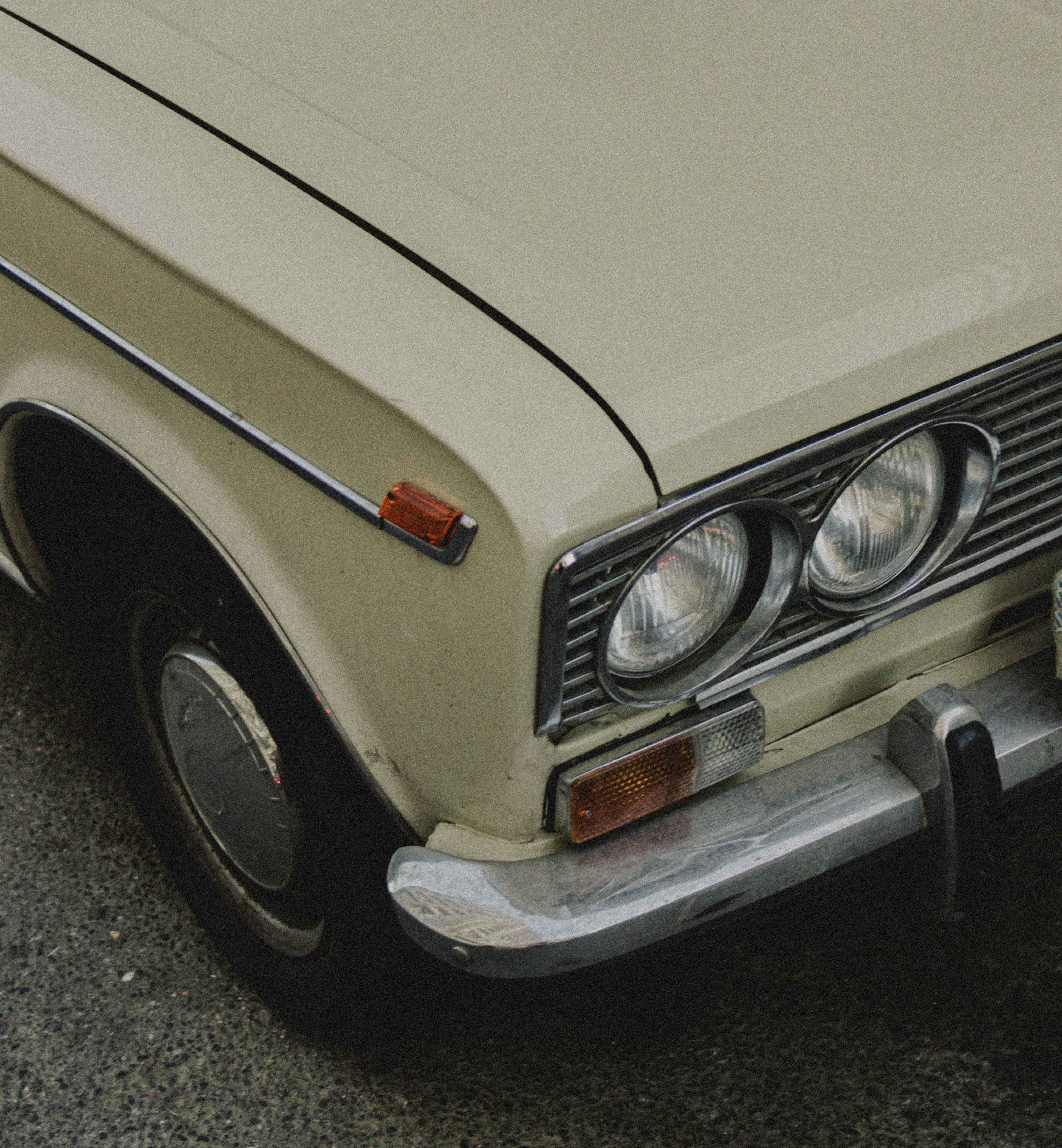 Classic Beige Lada 1500 with Roof Rack · Free Stock Photo