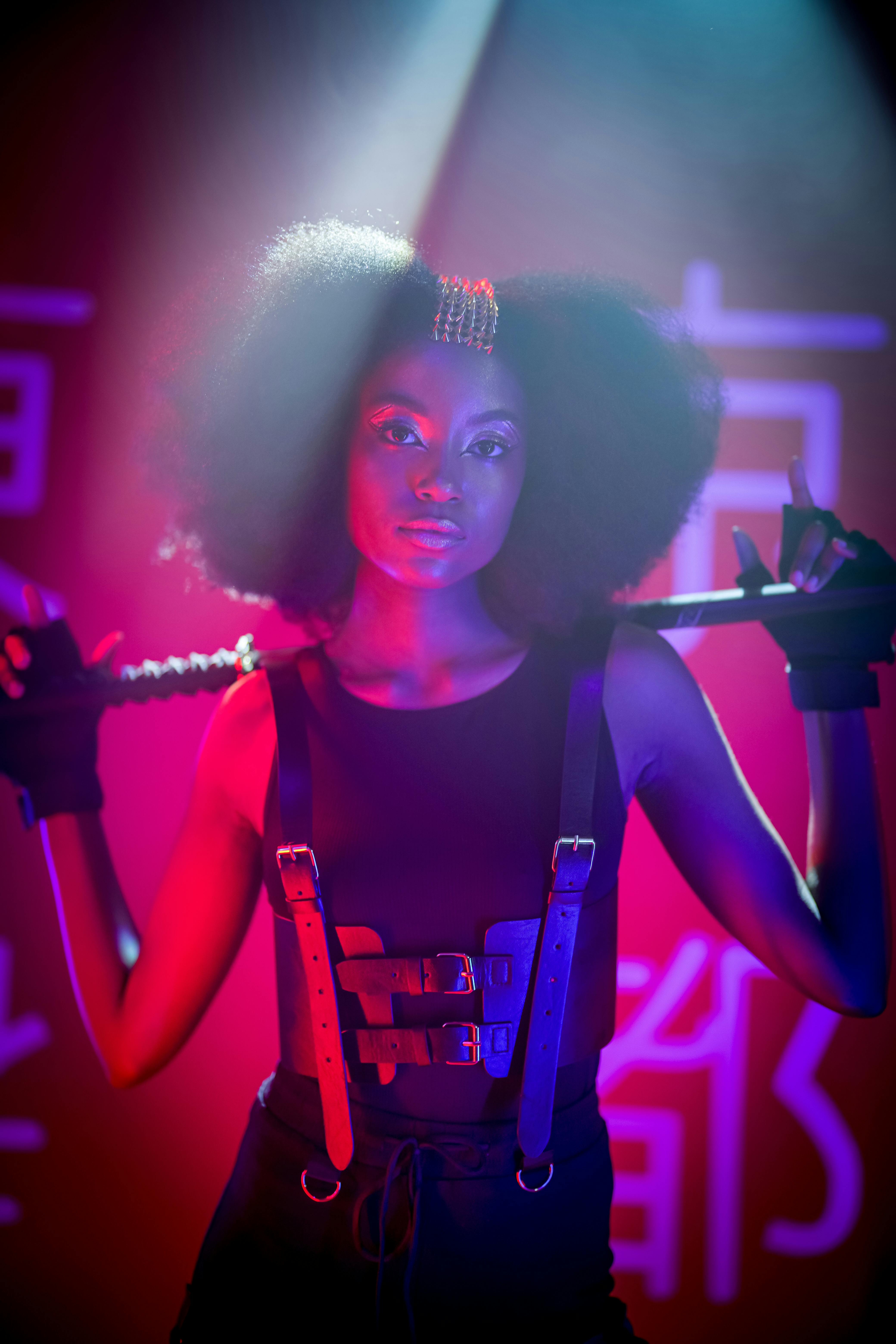 Contemporary Studio Shot of a Young Woman with Afro Hair · Free Stock Photo