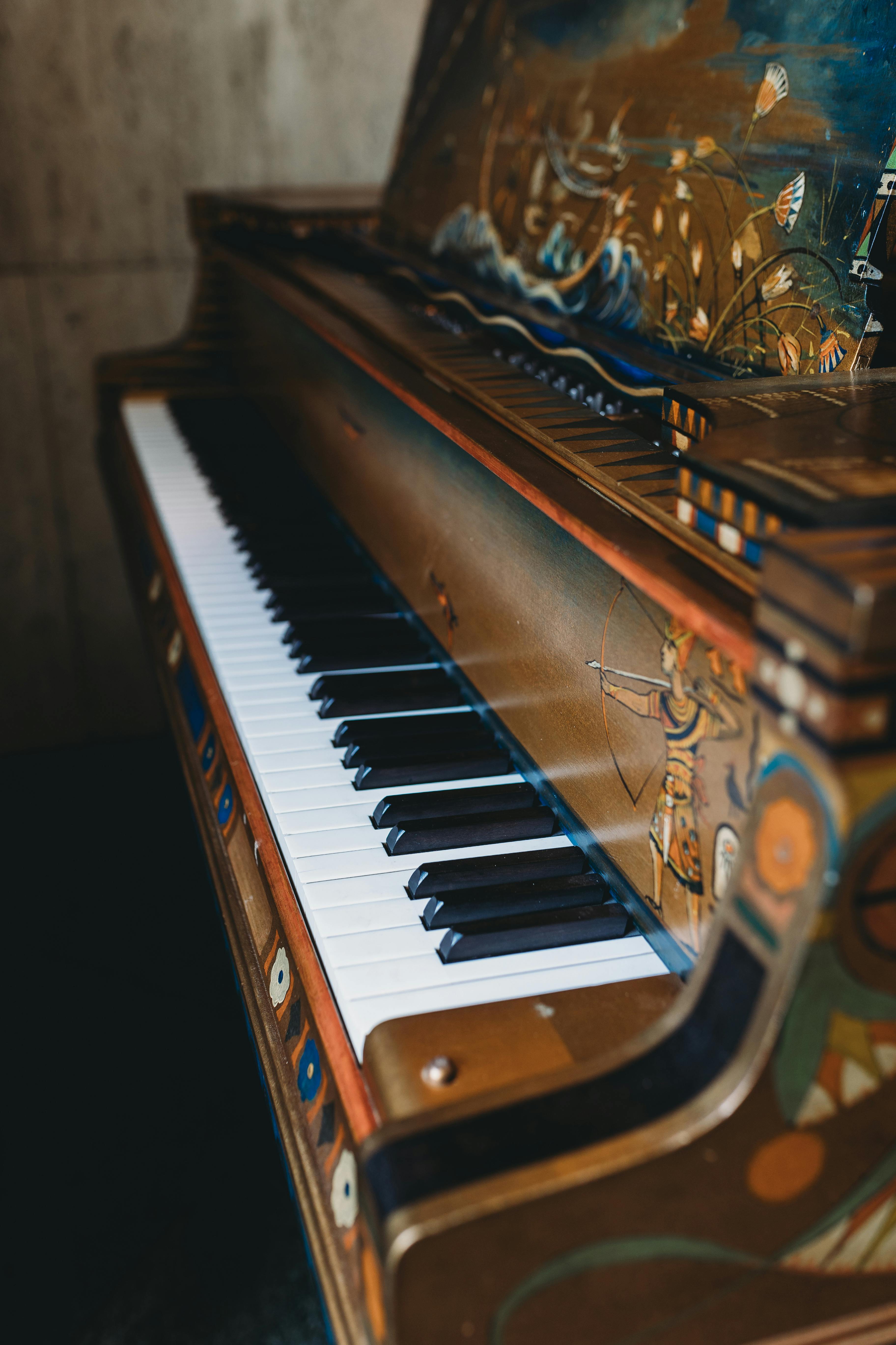 Piano with Painting · Free Stock Photo