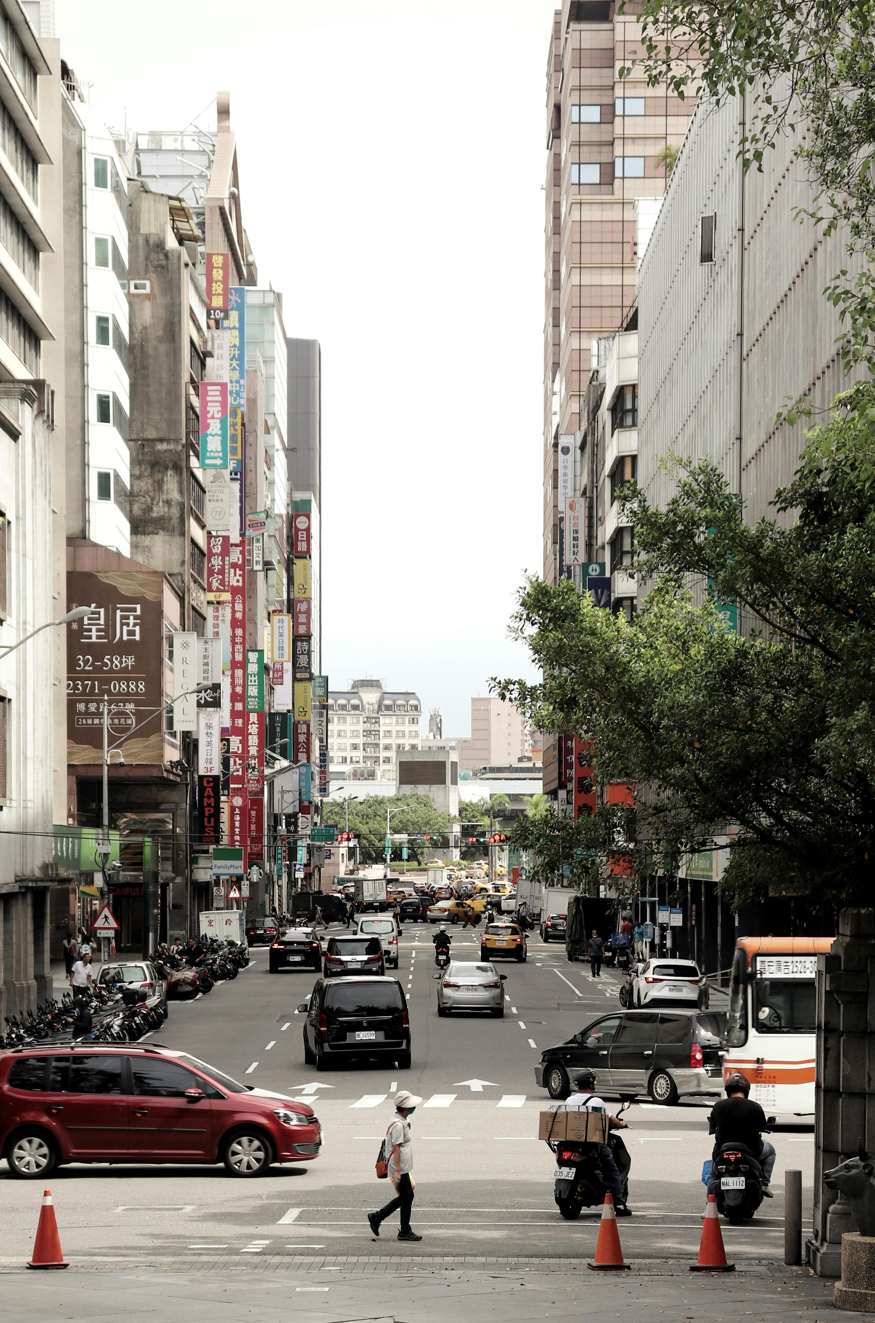 Dark City Street · Free Stock Photo