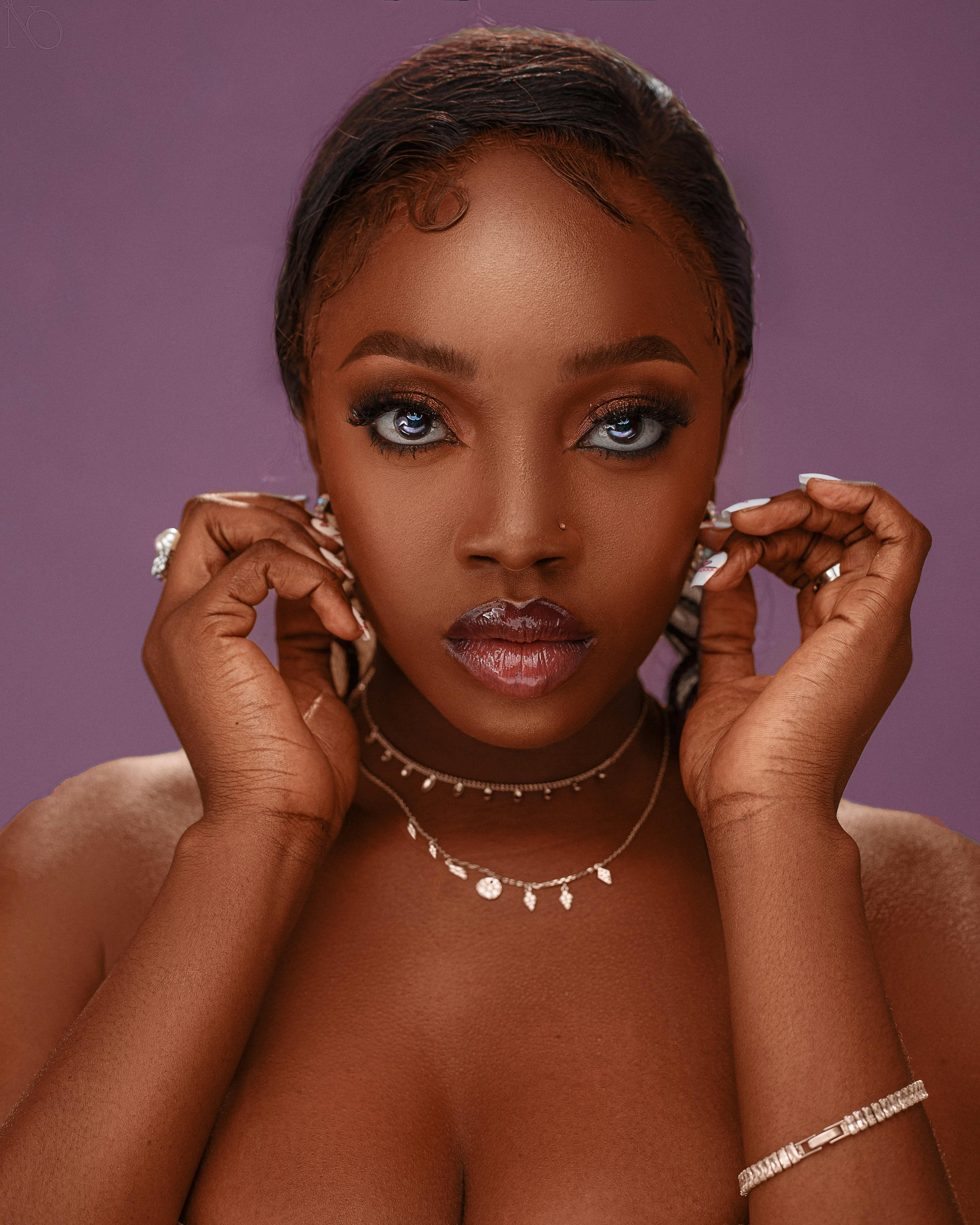 Studio Portrait of a Young Woman in Glamour Makeup and Jewelry · Free Stock Photo