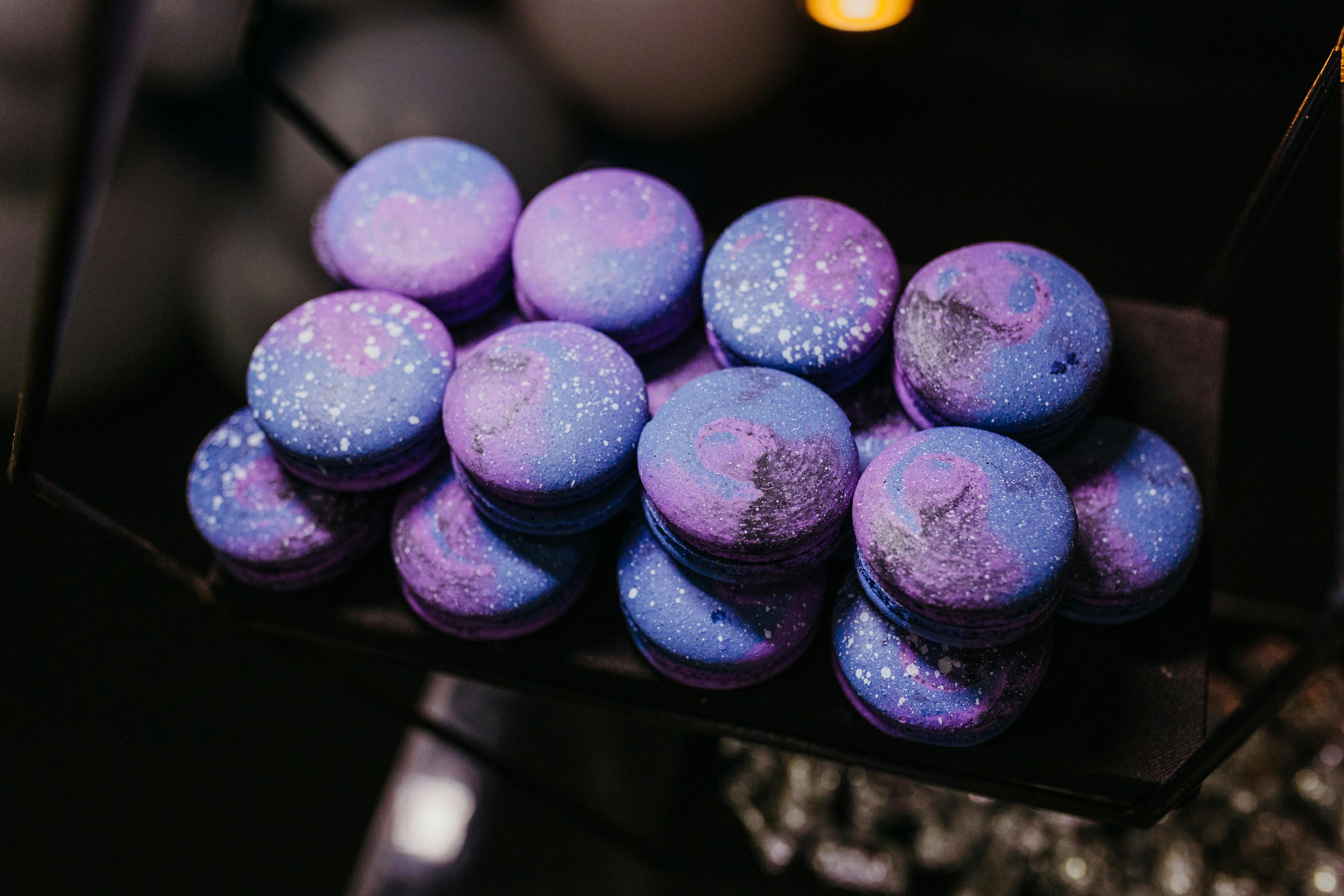 Close-Up Photography of Three Macaroons · Free Stock Photo