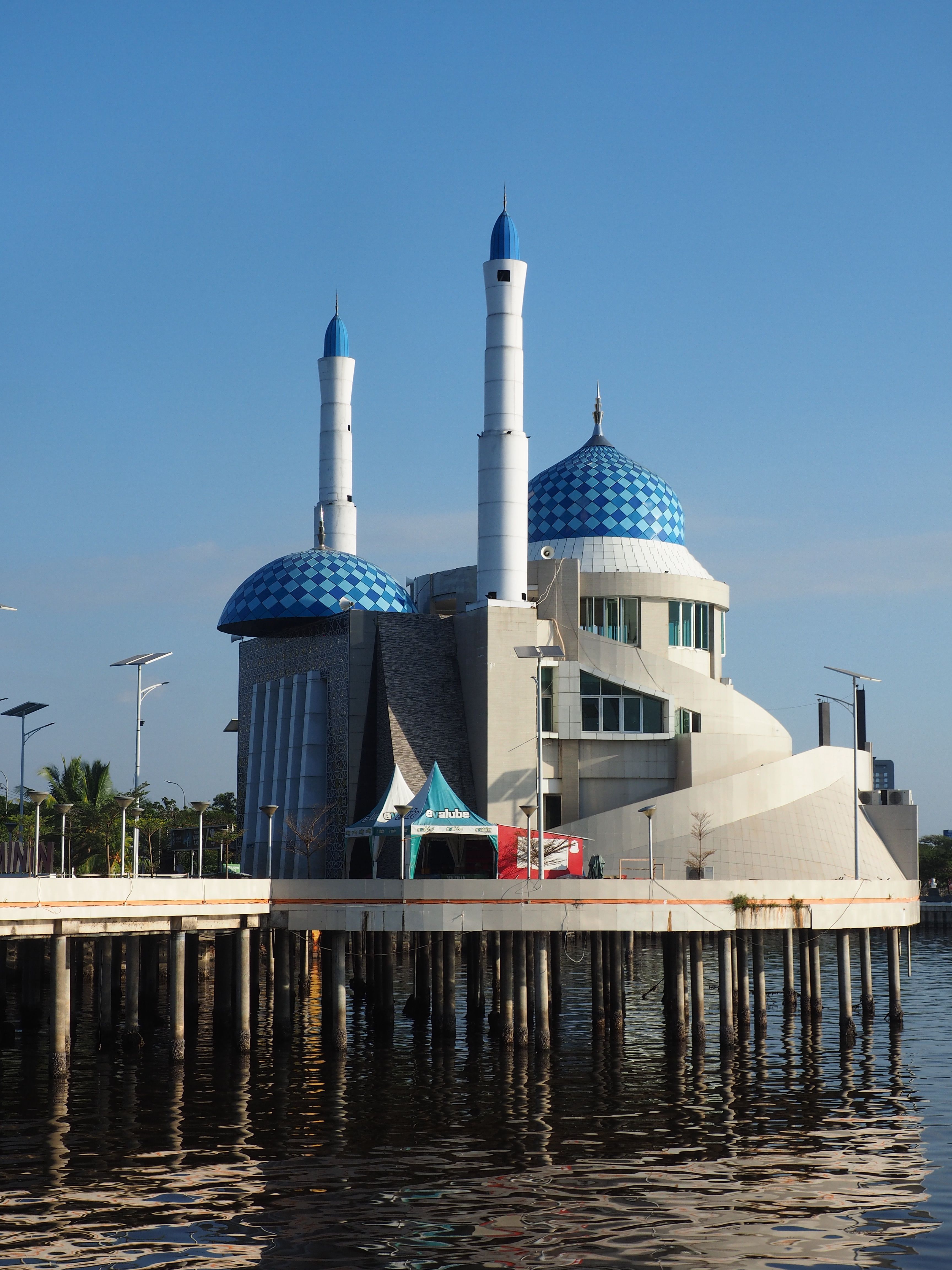 Masjid Amirul Mukminin in Makasar in Indonesia · Free Stock Photo