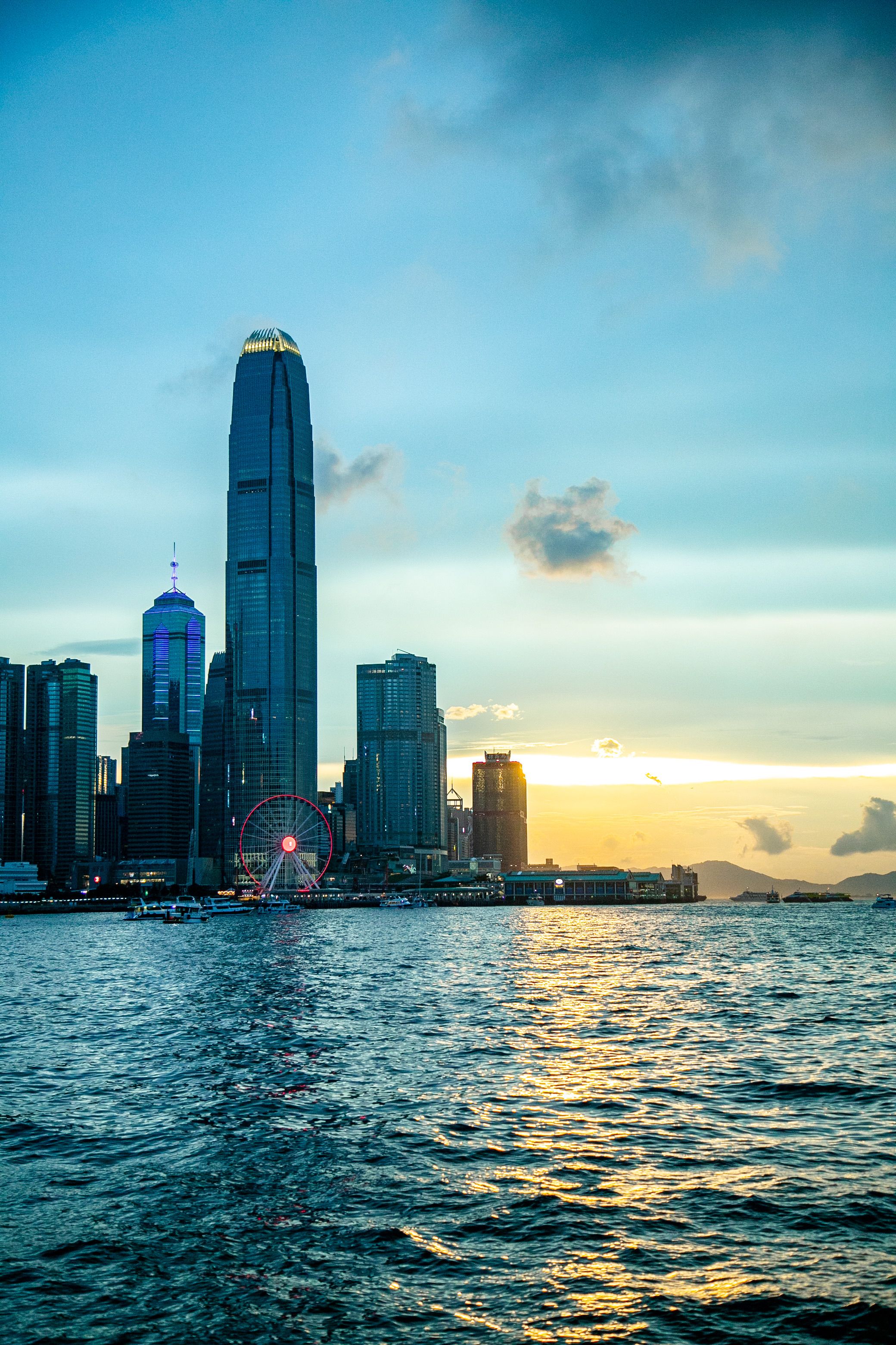 City Waterfront at Dawn · Free Stock Photo