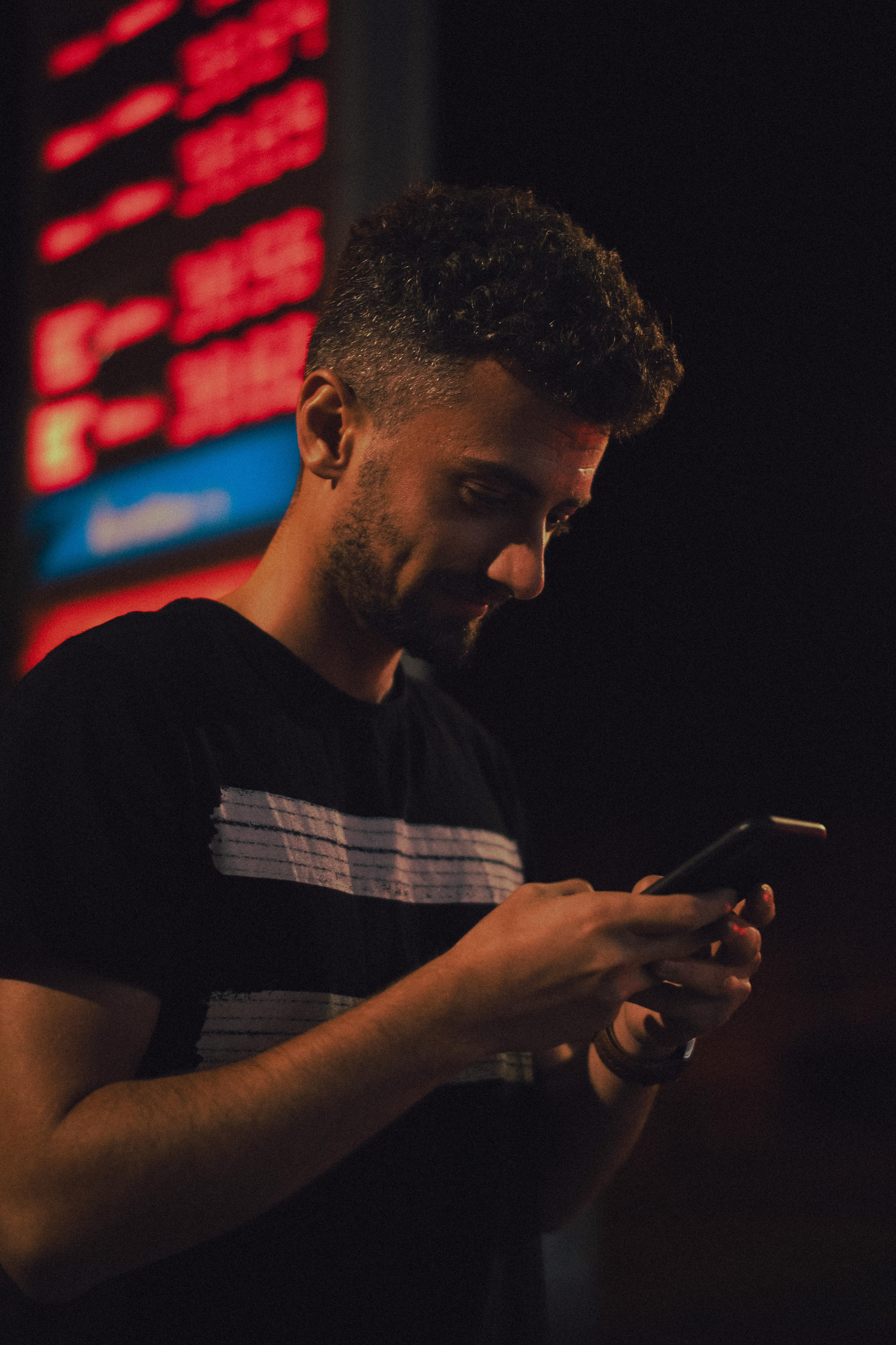 Six Texting Photos, Download The BEST Free Six Texting Stock Photos ...