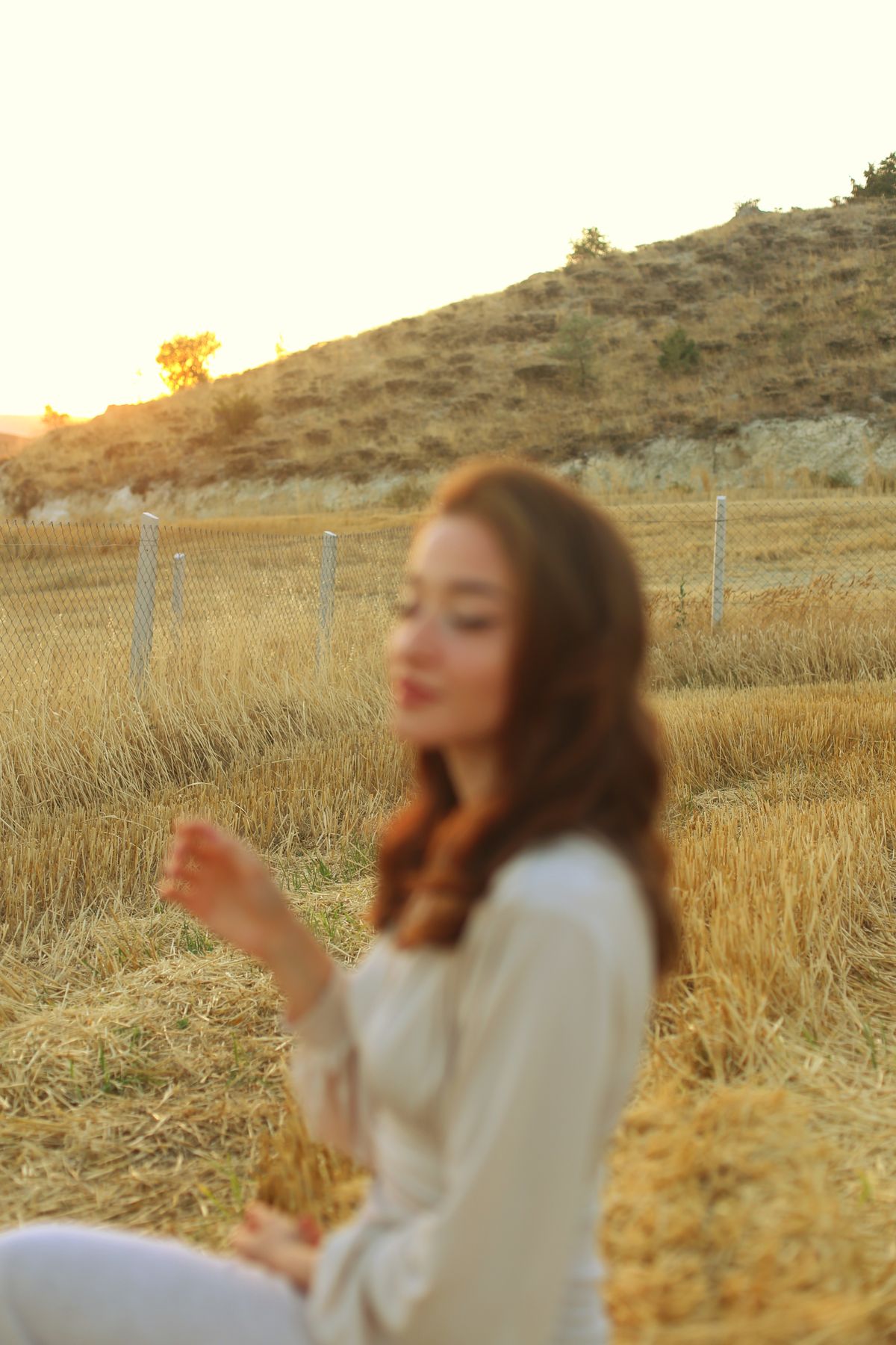 Girl Sitting In Field Photos, Download The BEST Free Girl Sitting In ...