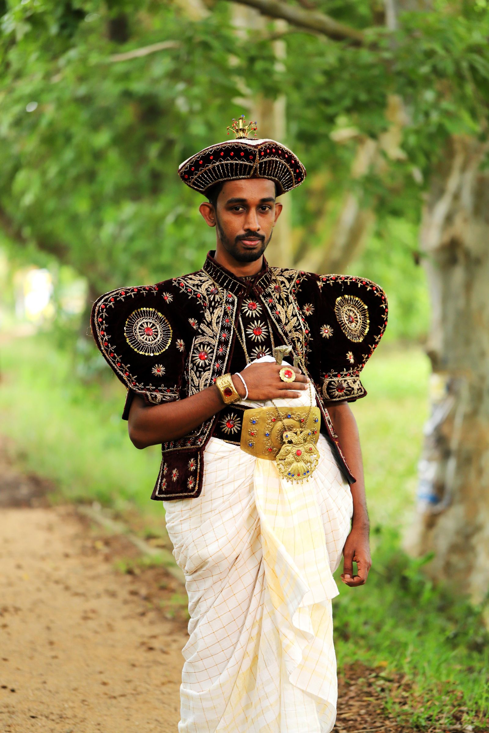 Sri Lankan Traditional Dress Photos, Download The BEST Free Sri Lankan ...