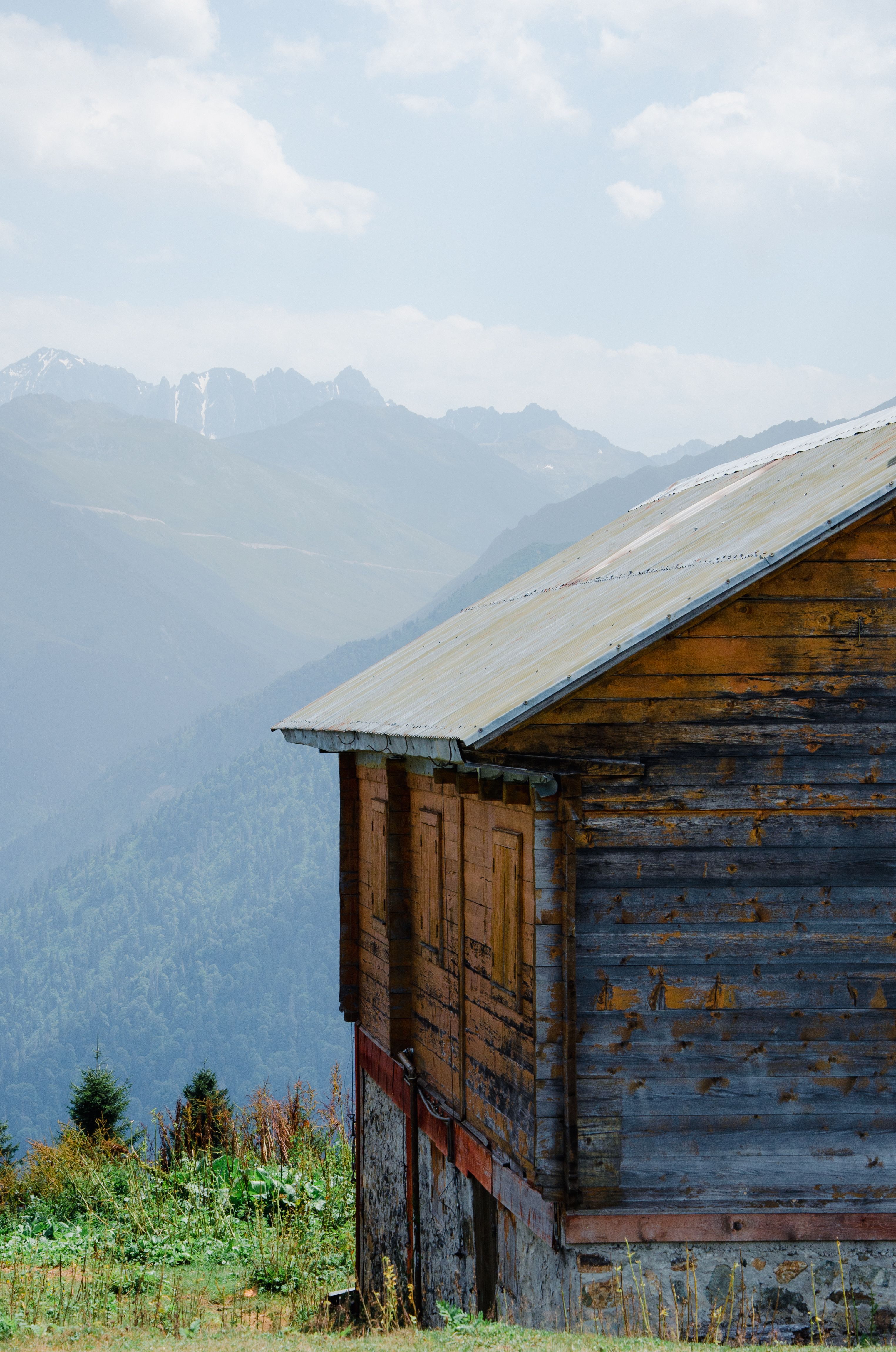 Wooden Hut in a Valley · Free Stock Photo