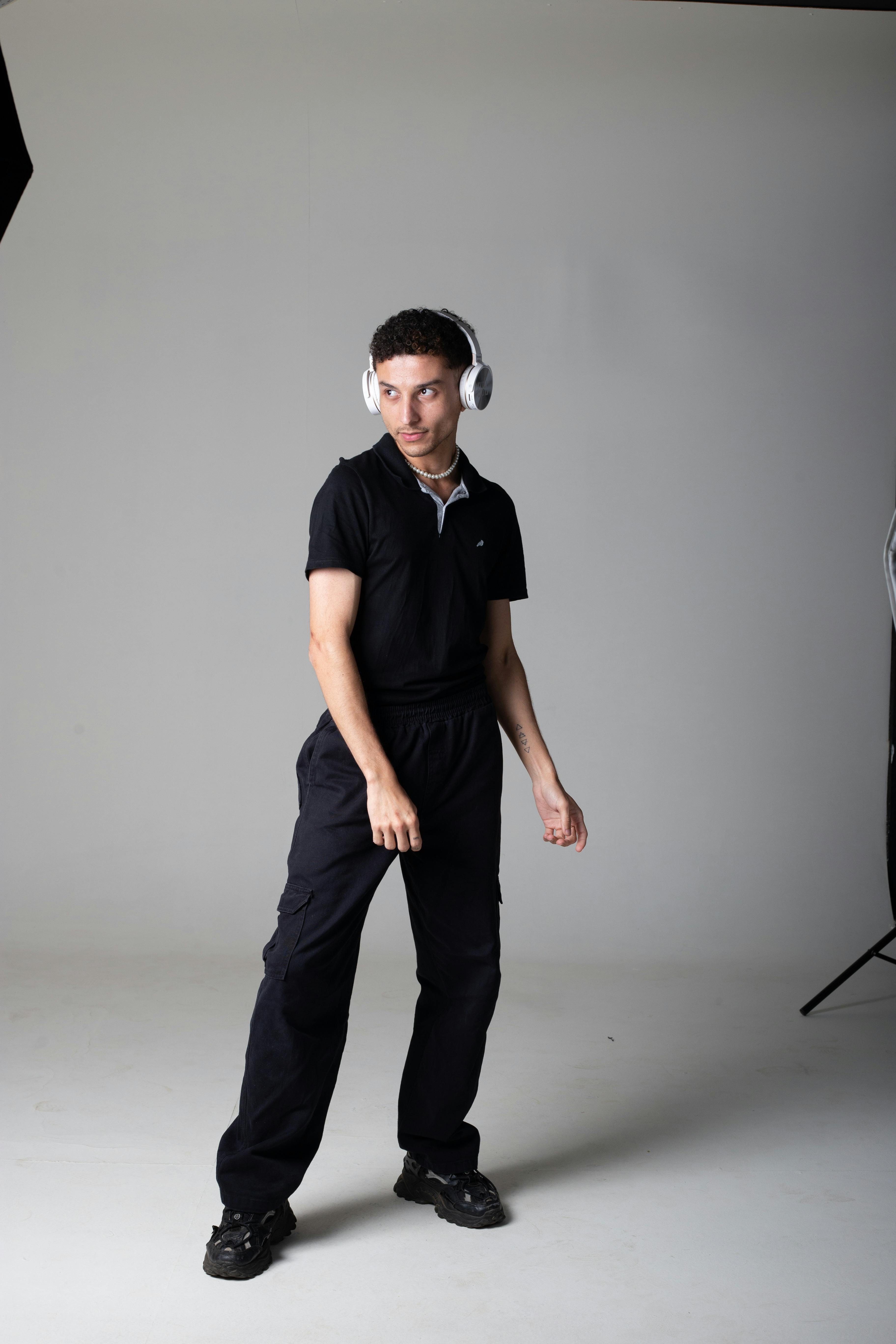 Model with Frame around Face · Free Stock Photo