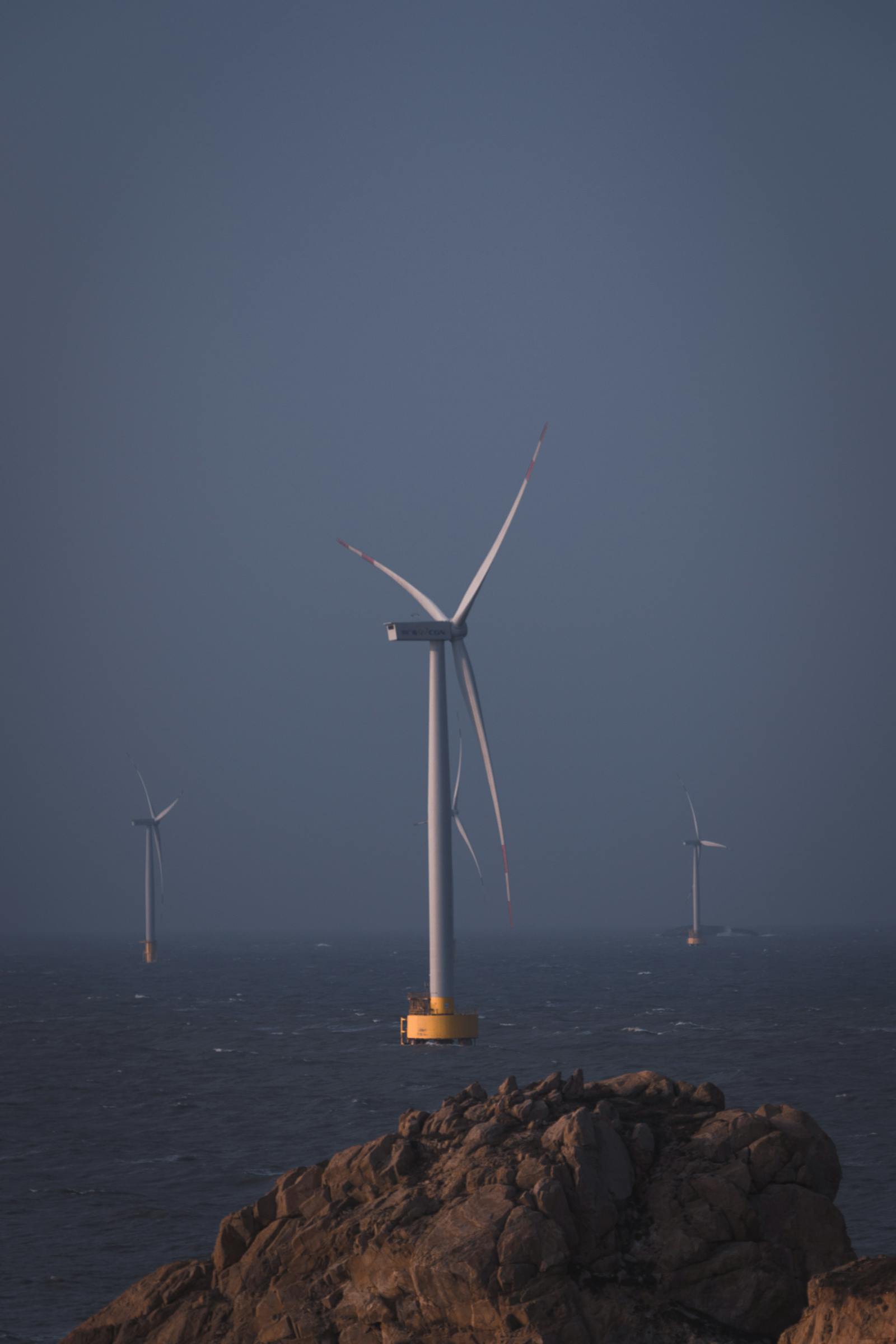 Wind Turbines Photos, Download The BEST Free Wind Turbines Stock Photos ...