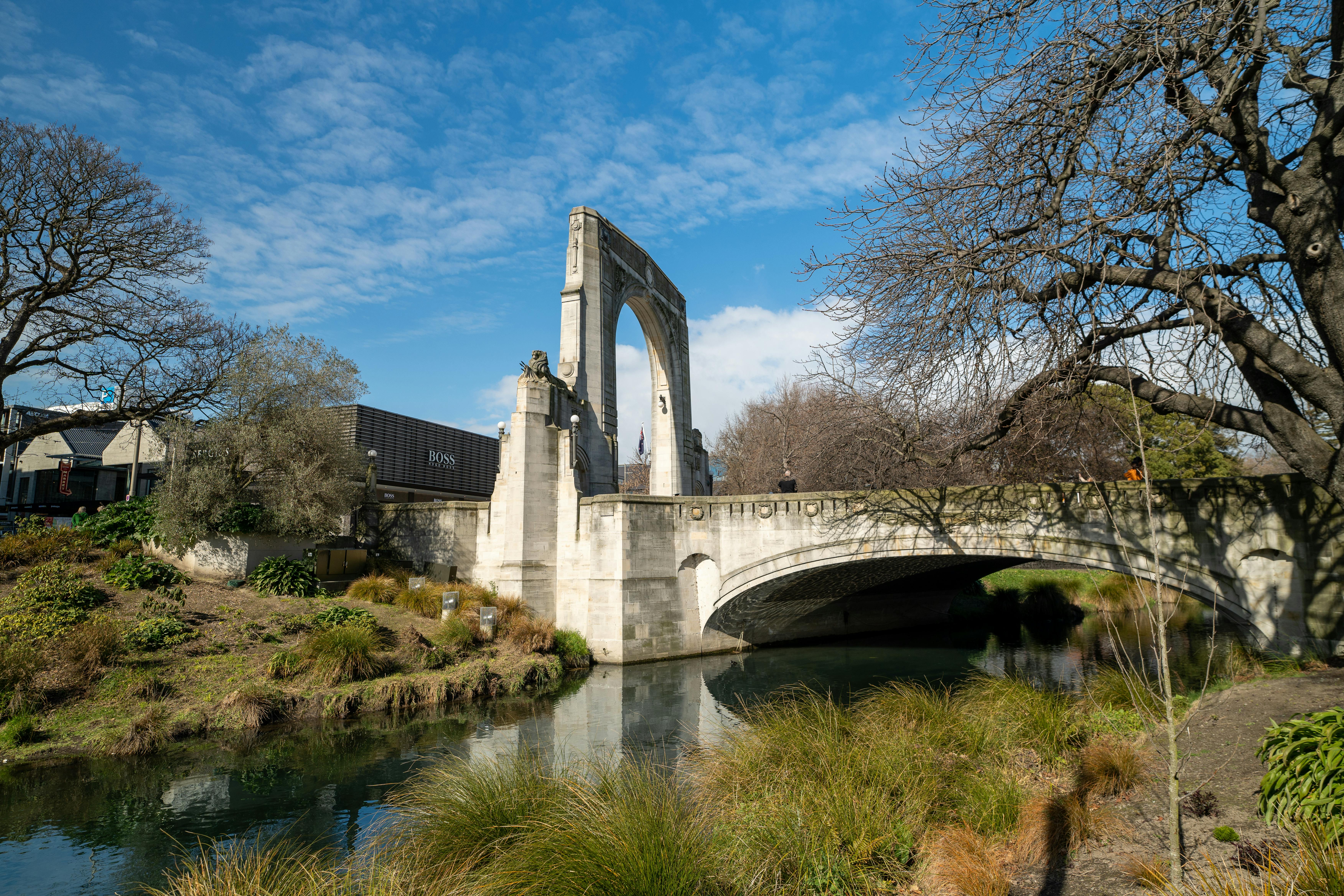 Avon River and the Bridge of Remembrance · Free Stock Photo