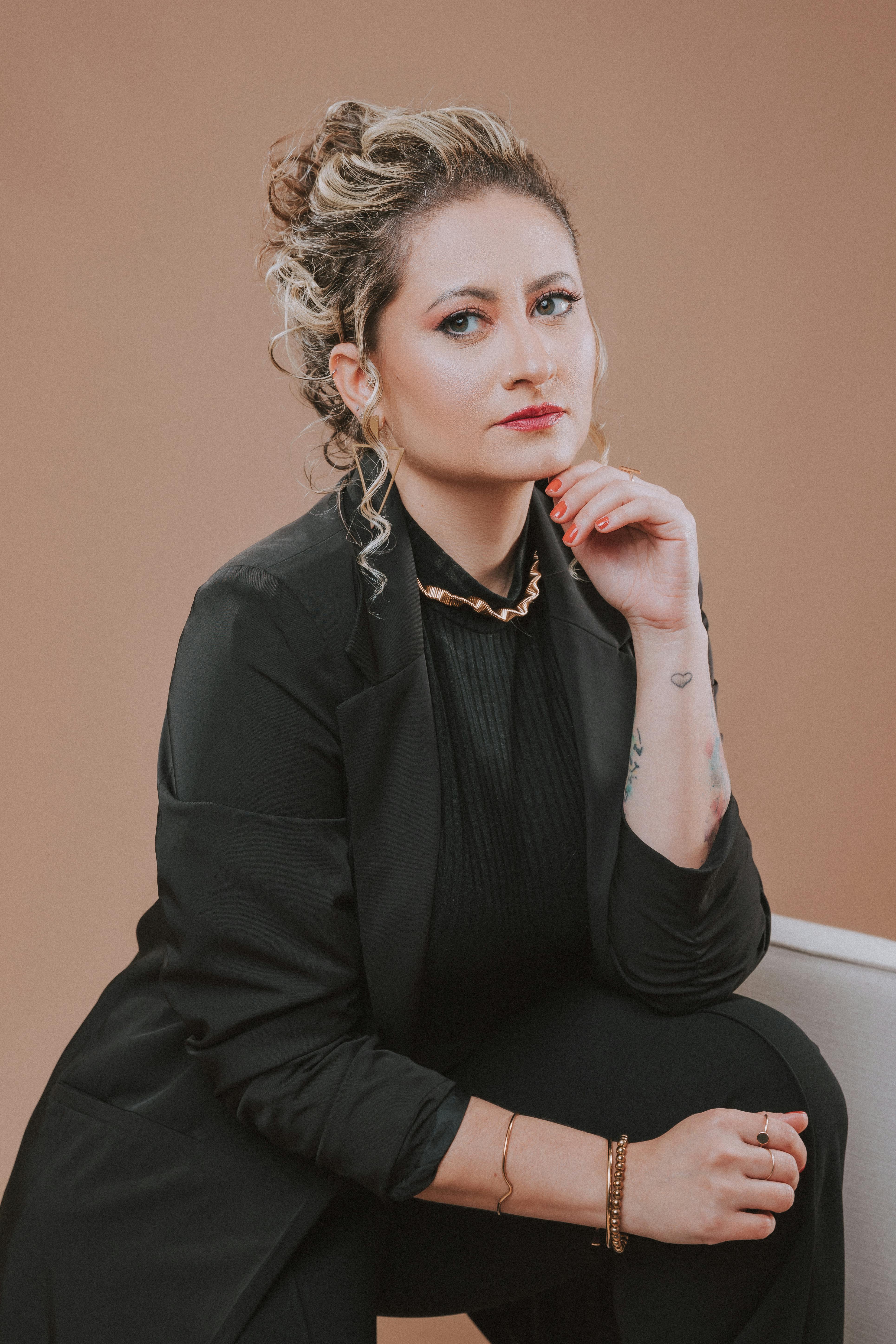 Foto profissional gratuita de amável, artístico, beleza, blazer preto ...