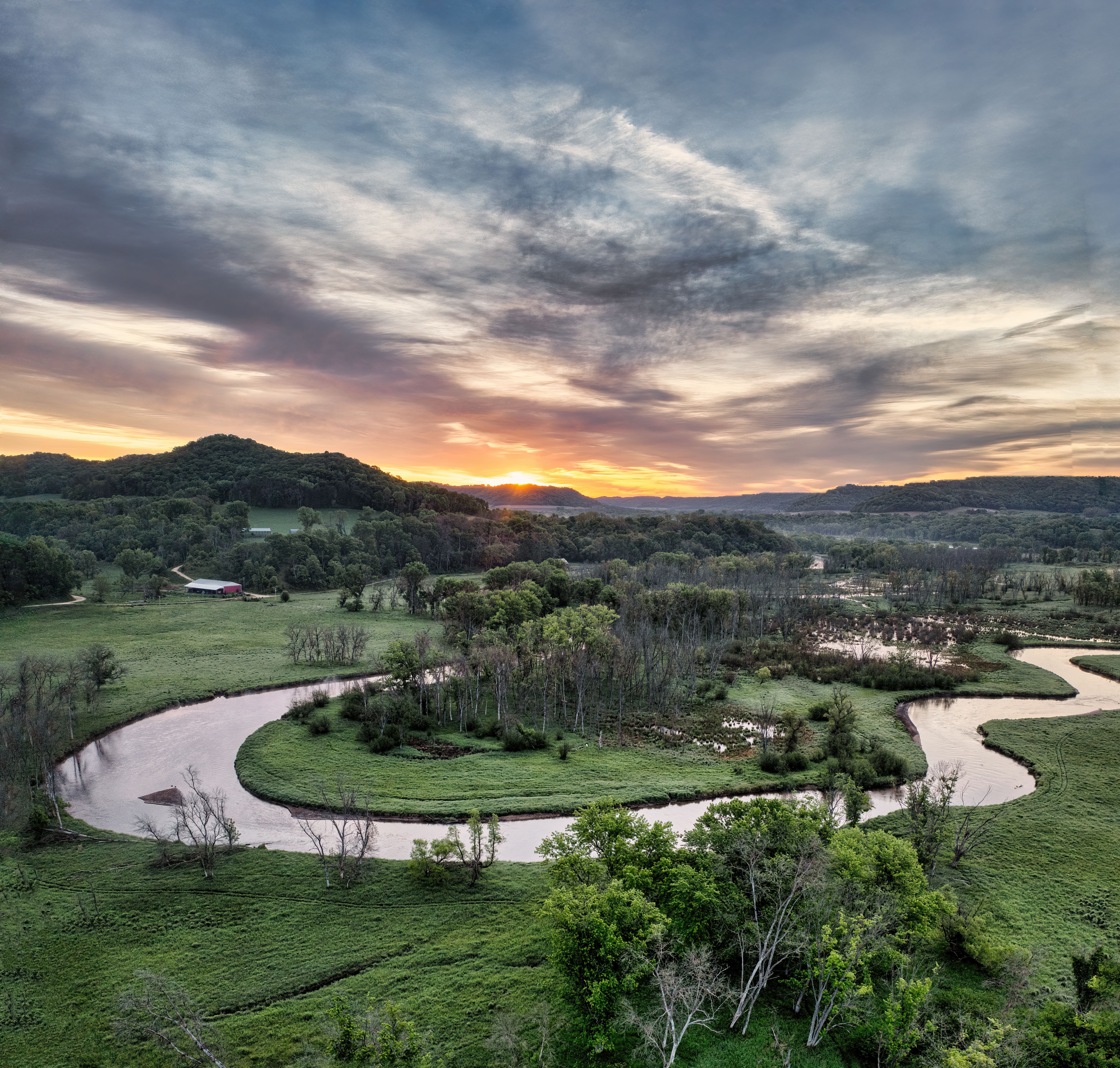 River in a Valley · Free Stock Photo