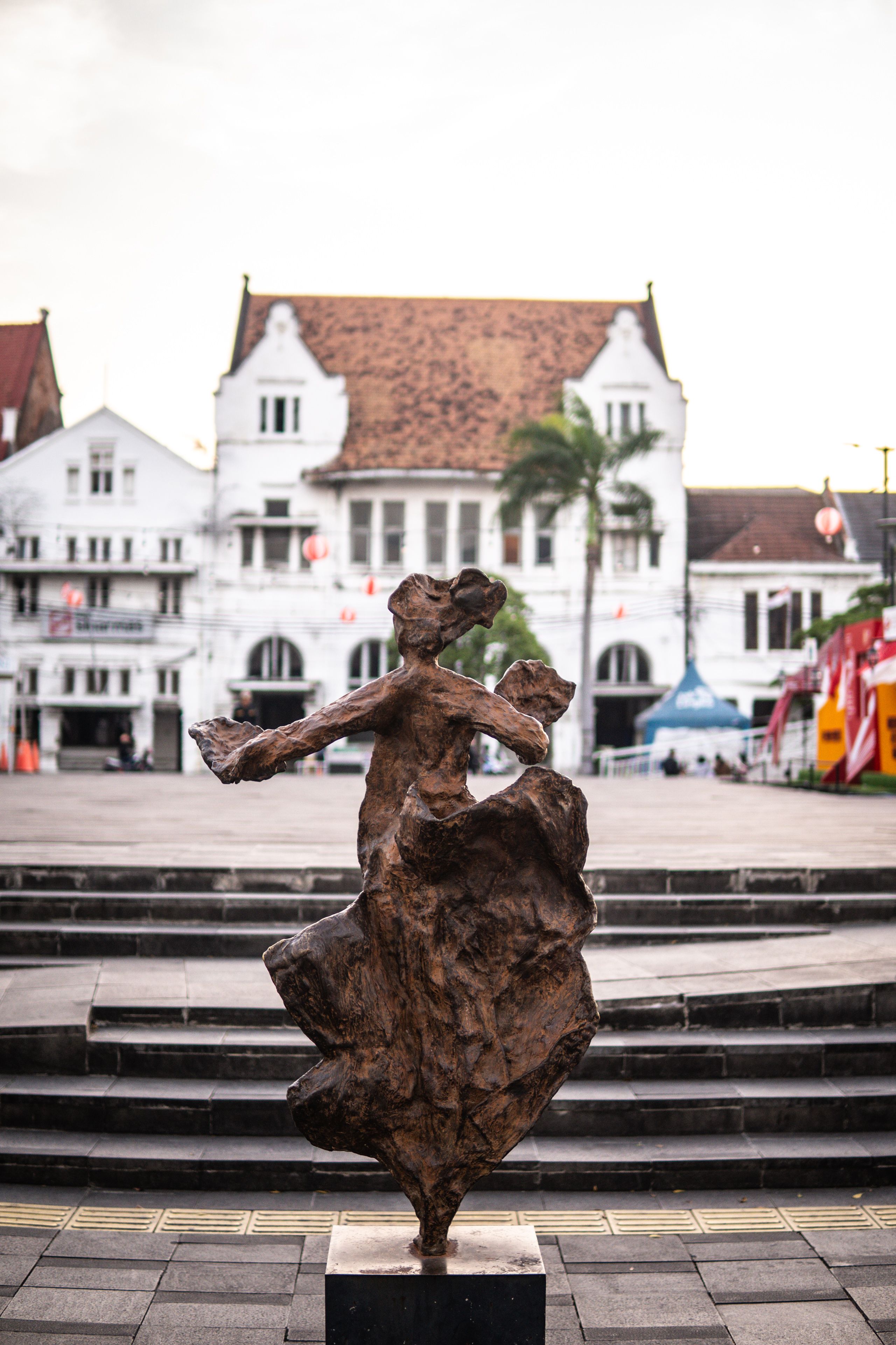 Bronze Sculpture on a Town Square · Free Stock Photo