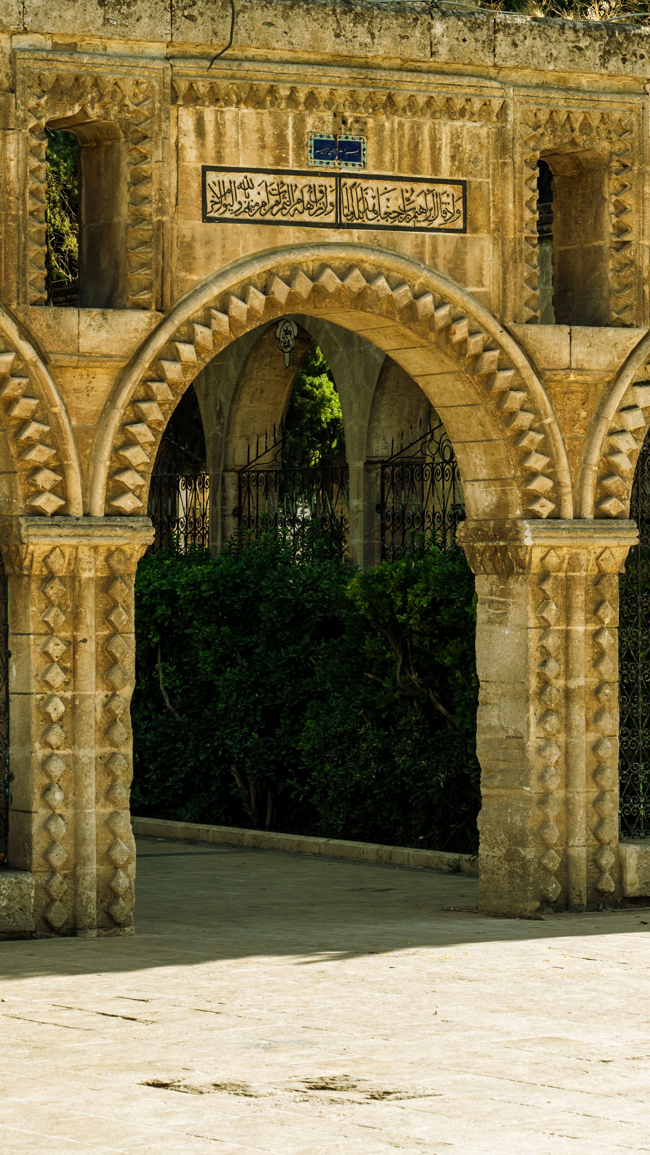 Photo of a Historic Arch · Free Stock Photo