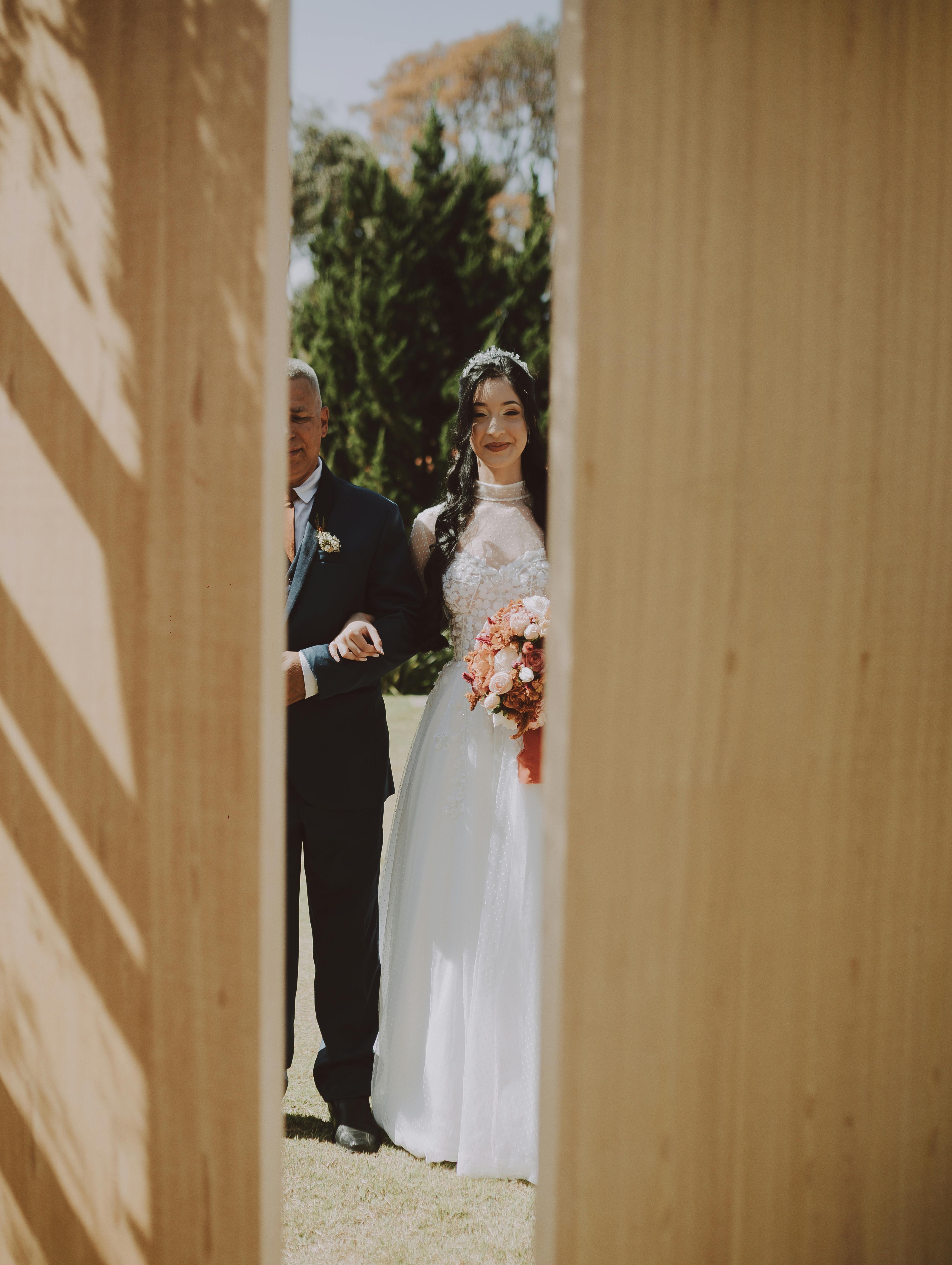 Smiling Newlyweds behind Gap in Door · Free Stock Photo