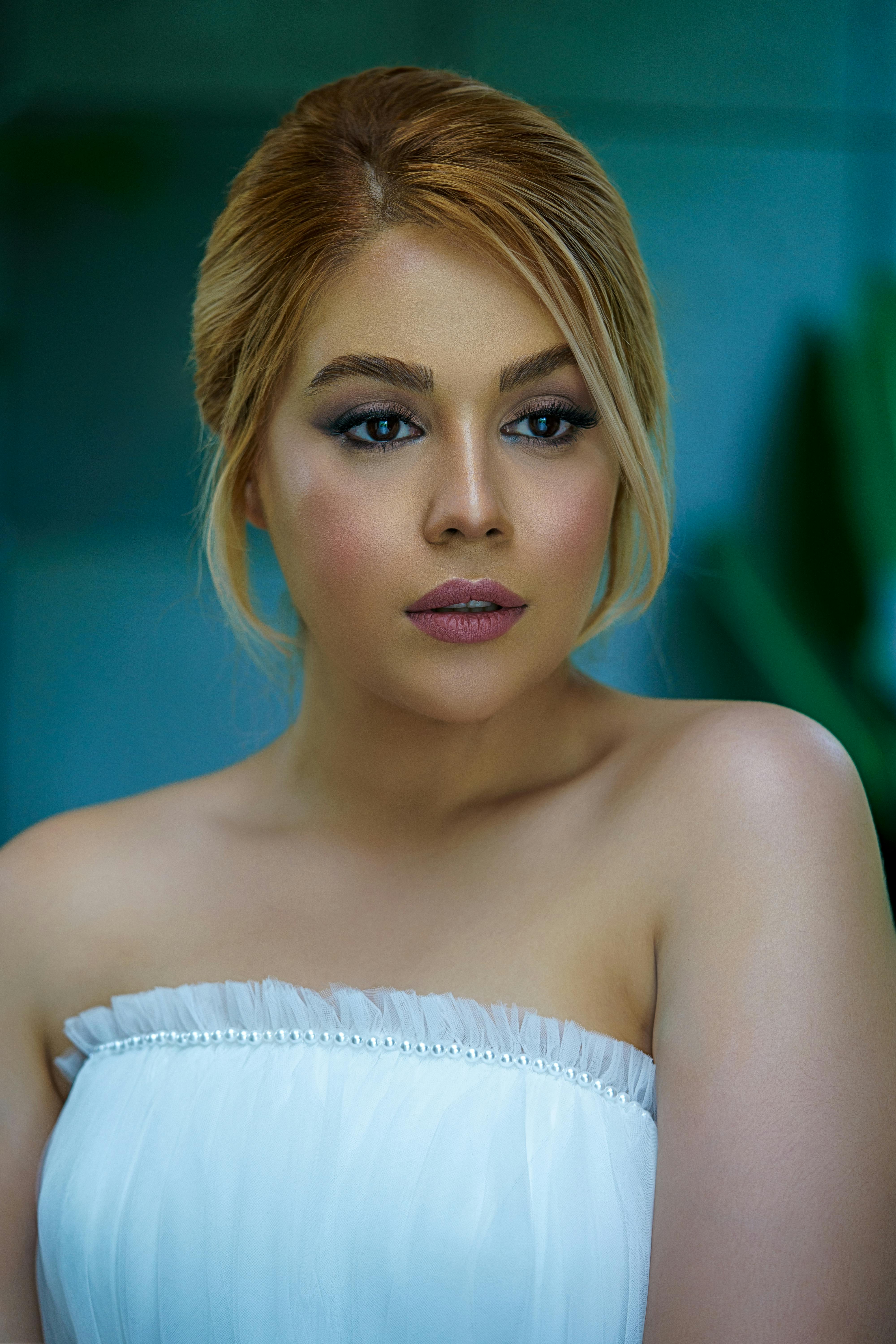 Glamour Gorgeous Bride · Free Stock Photo