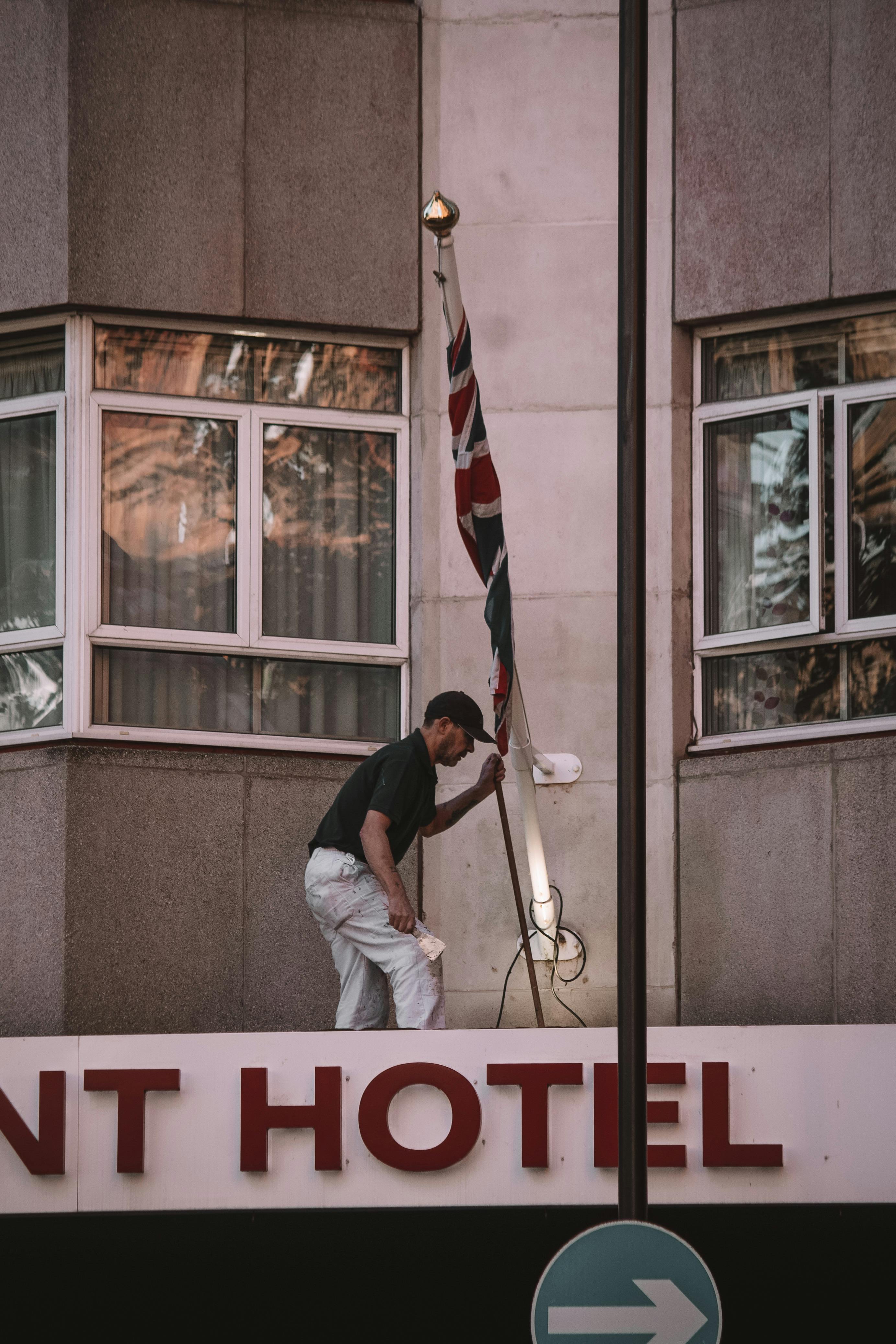 Roofing Worker Photos, Download The BEST Free Roofing Worker Stock ...