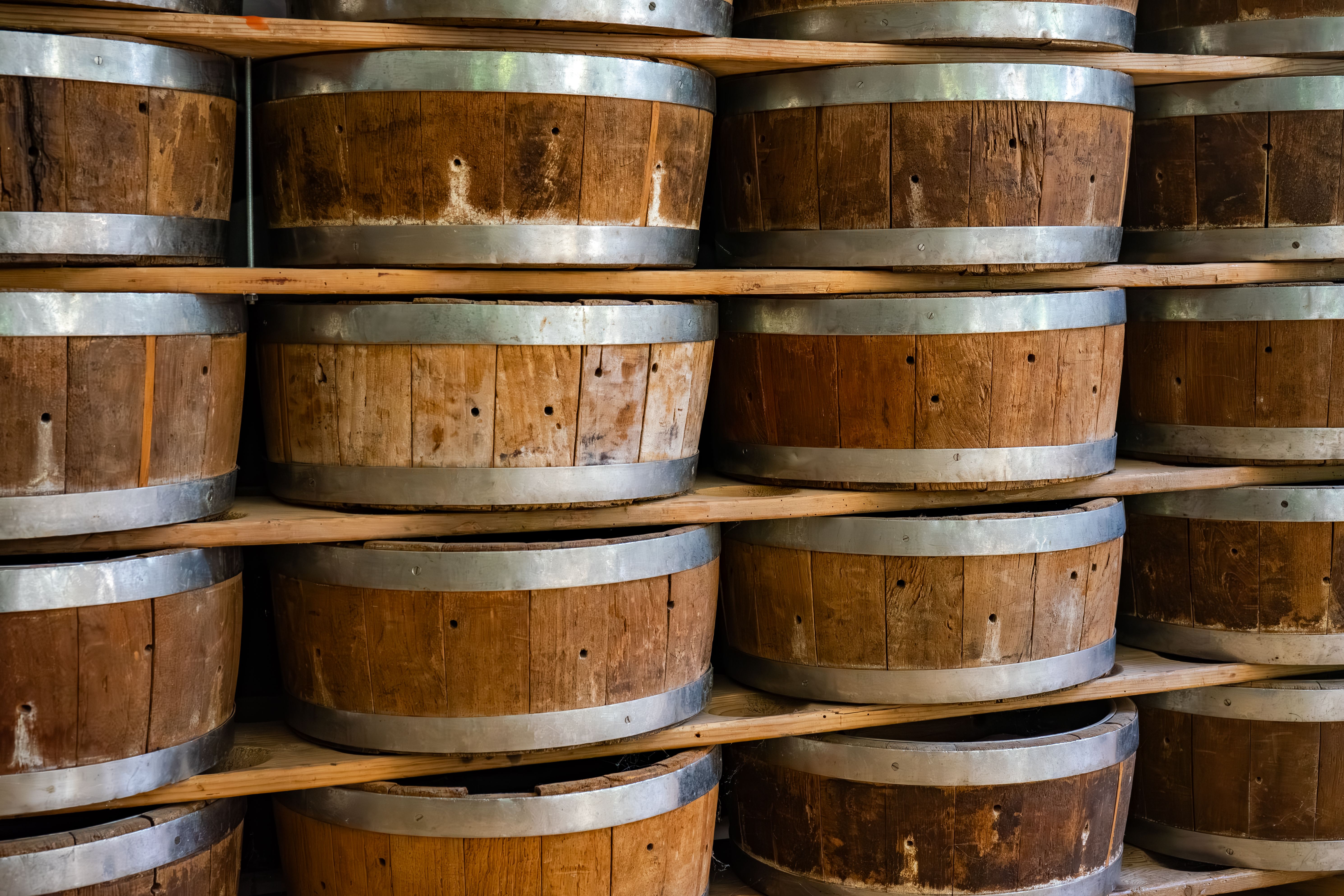 Foto de stock gratuita sobre alcohol, almacenamiento, almacenamiento en ...