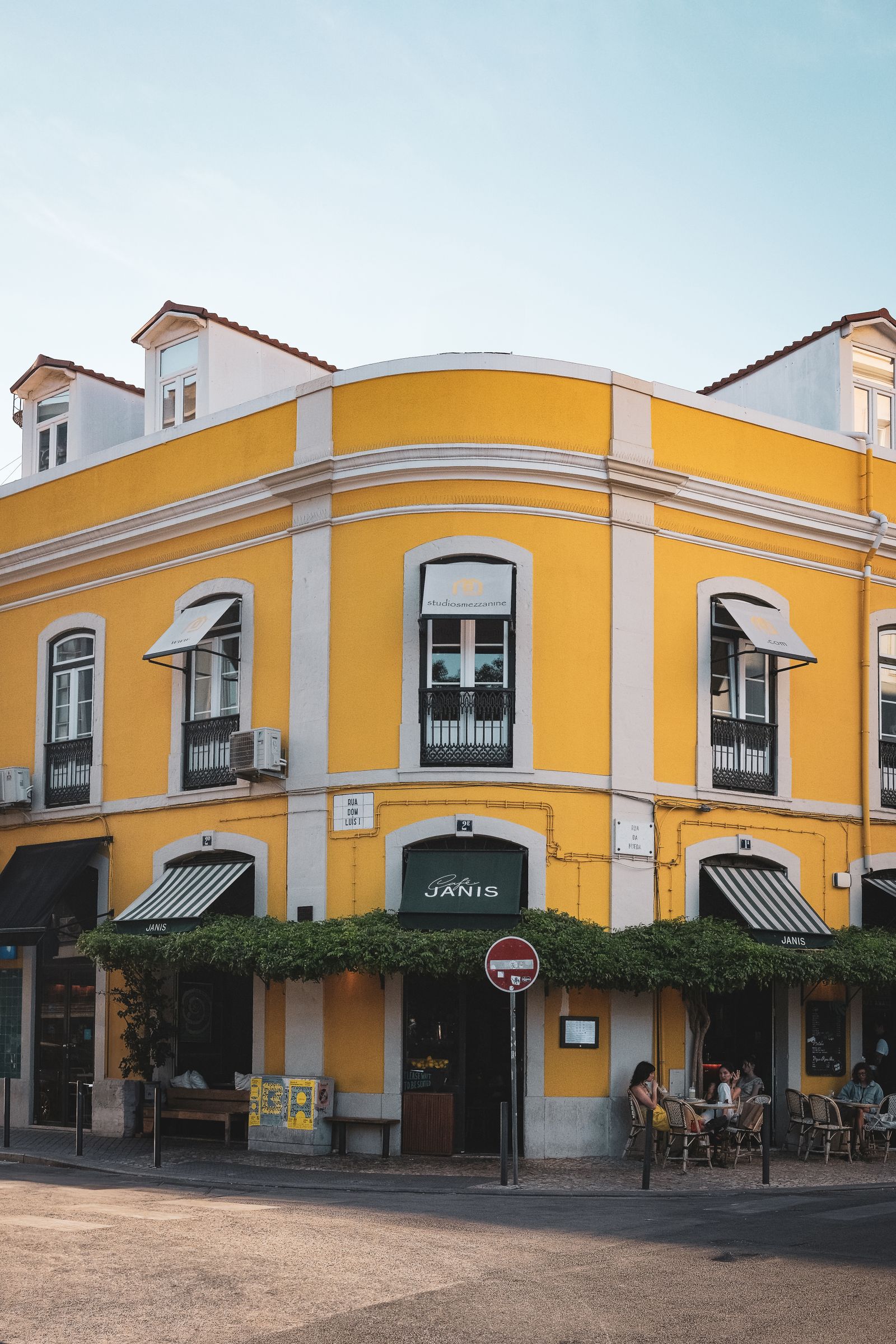 Lisbon Cafe Photos, Download The BEST Free Lisbon Cafe Stock Photos ...