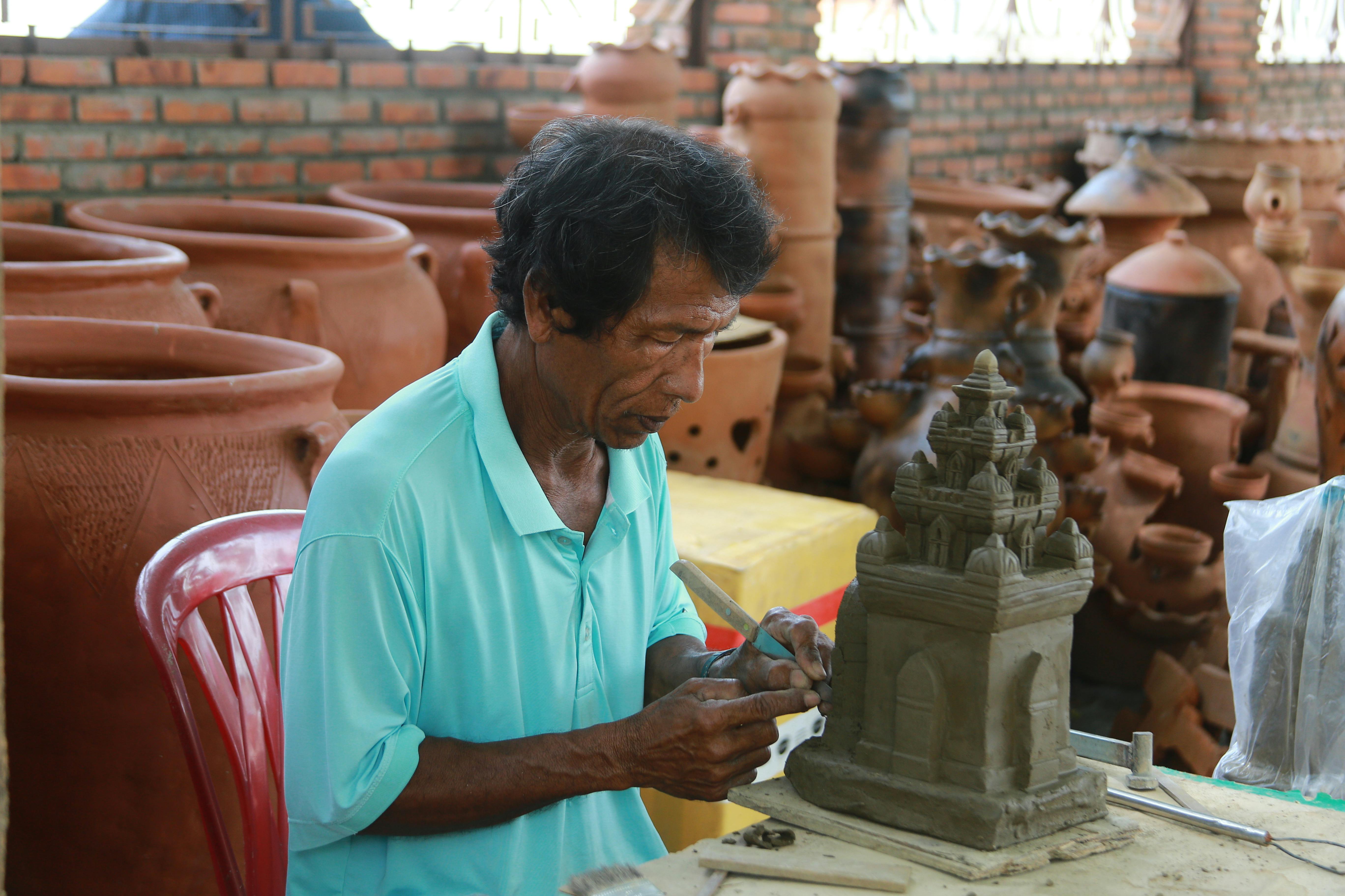 Man Sitting on Chair and Sculpting in Clay · Free Stock Photo