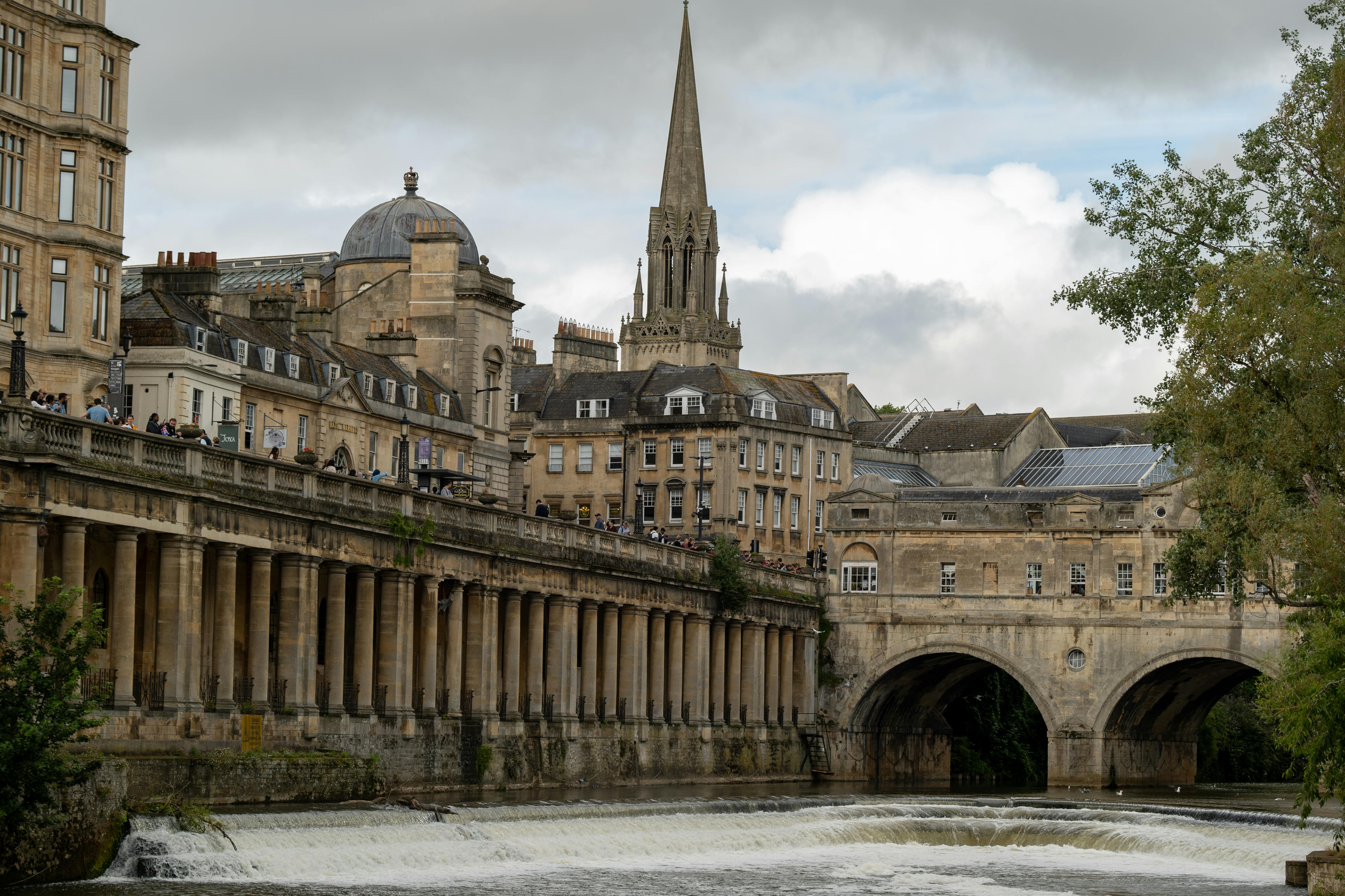 Pulteney Bridge in Bath in England · Free Stock Photo