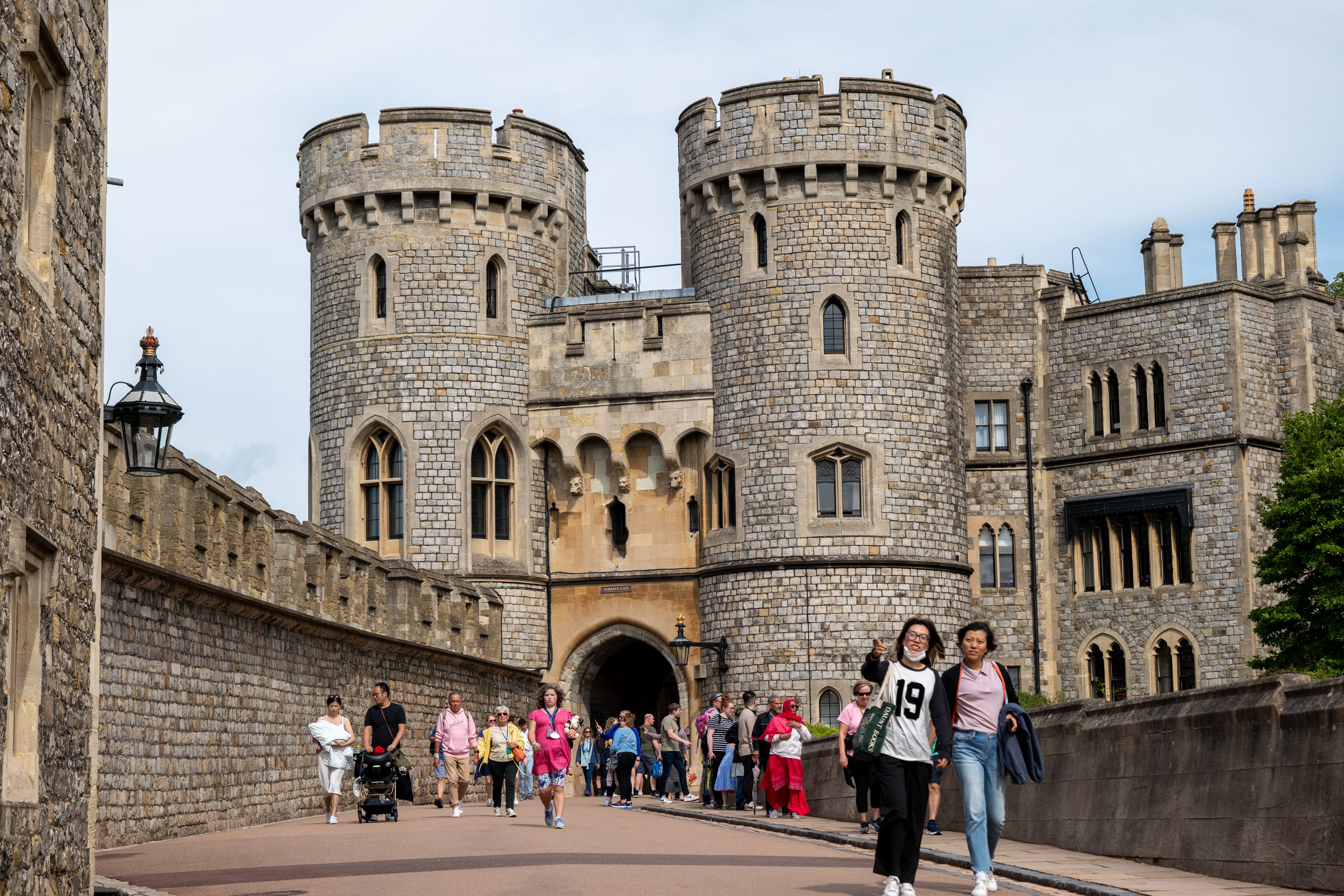 Tourists in Windsor Castle · Free Stock Photo