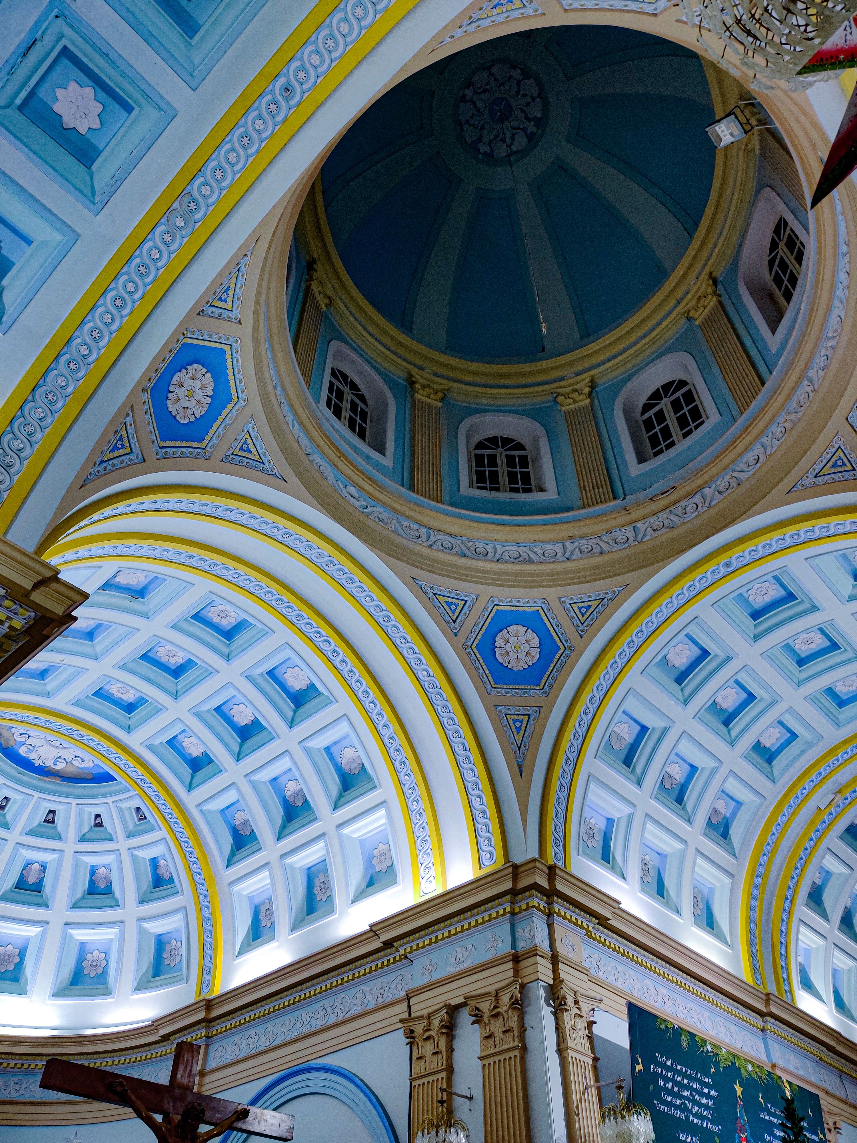 Dome Ceiling and Walls in Church · Free Stock Photo